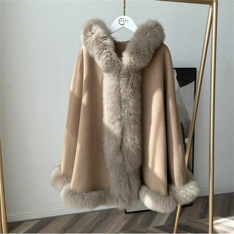 Mantella In Vera Lana Di Pecora Con Collo In Vera Pelliccia