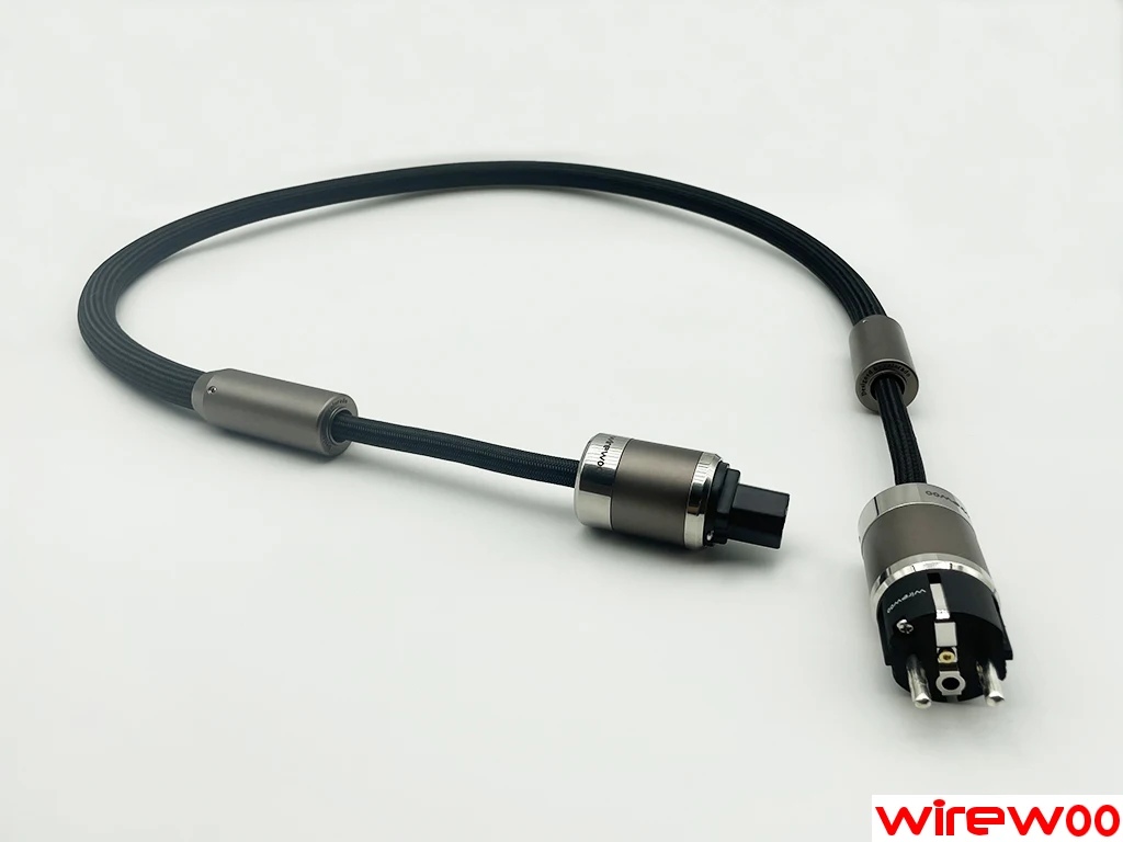 wirewoo-918-pure-solid-silver-power-cable-Schuko-version.jpg