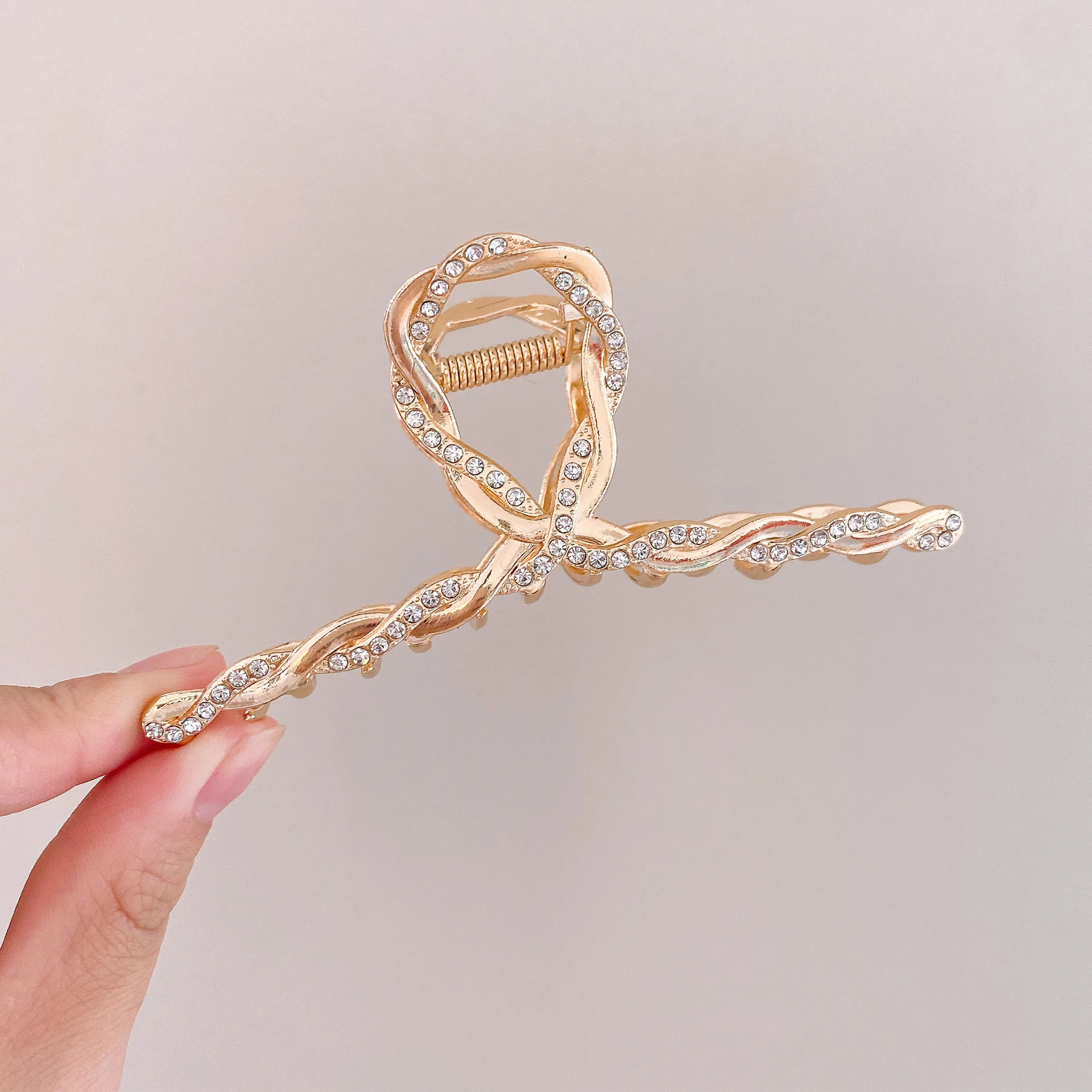 Super-High-Quality-Metallic-Pearl-Grab-Clip-Female-Summer-Oversized ...