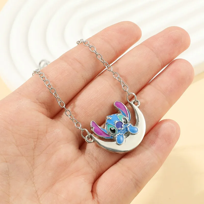 Disney colgante de media luna Chapado en plata Lilo & Stitch para mujer ...