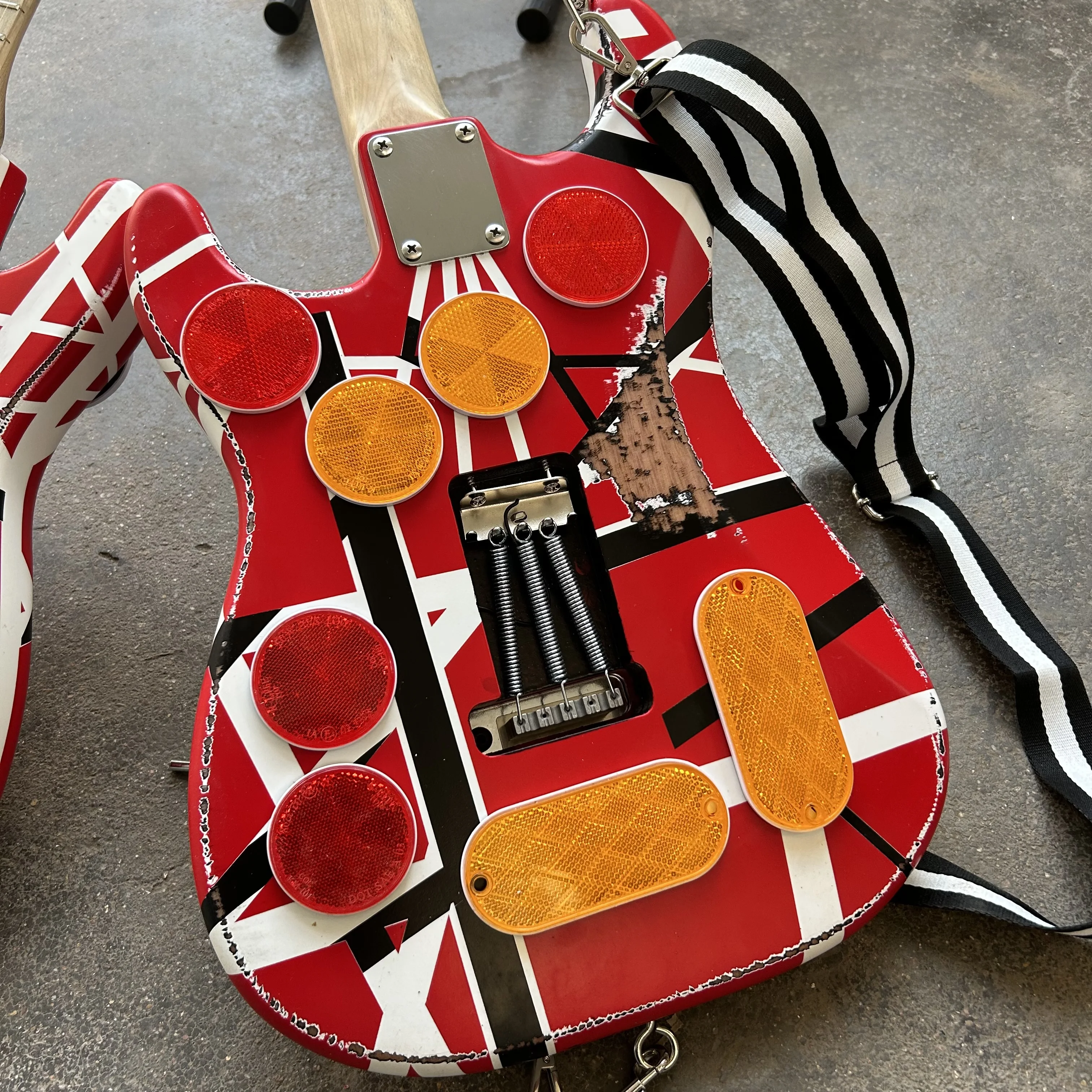 Stock-Edward-Eddie-Van-Halen-Heavy-Relic-Red-Franken-Electric-Guitar ...