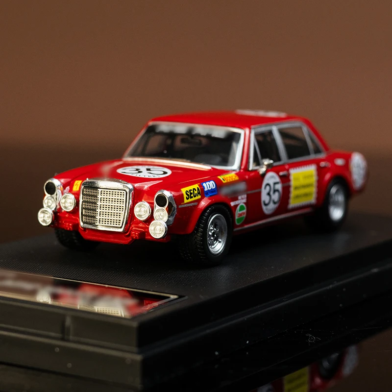 SW-1-64-300SEL-Red-Pig-alloy-car-model.jpg