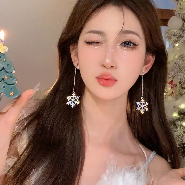 Elegant-Autumn-winter-Snowflake-Earrings-Niche-Design-High-end-Feel ...