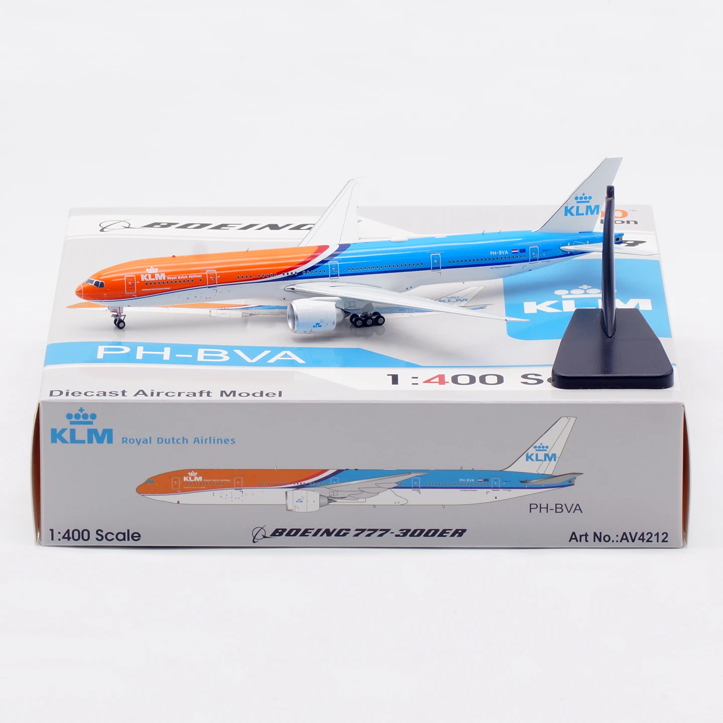 Boeing 737 MAX 8: The Ultimate Guide to Collectible Models, Aviation ...