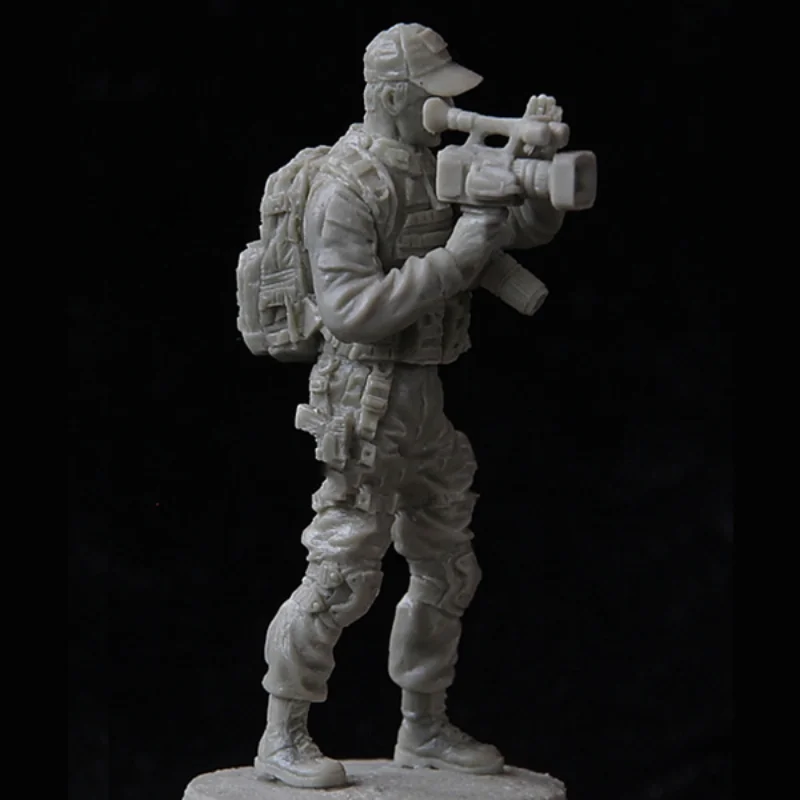 1/35 Scale Resin Figure Soldier Model Commando Cameraman GK Modeling ...