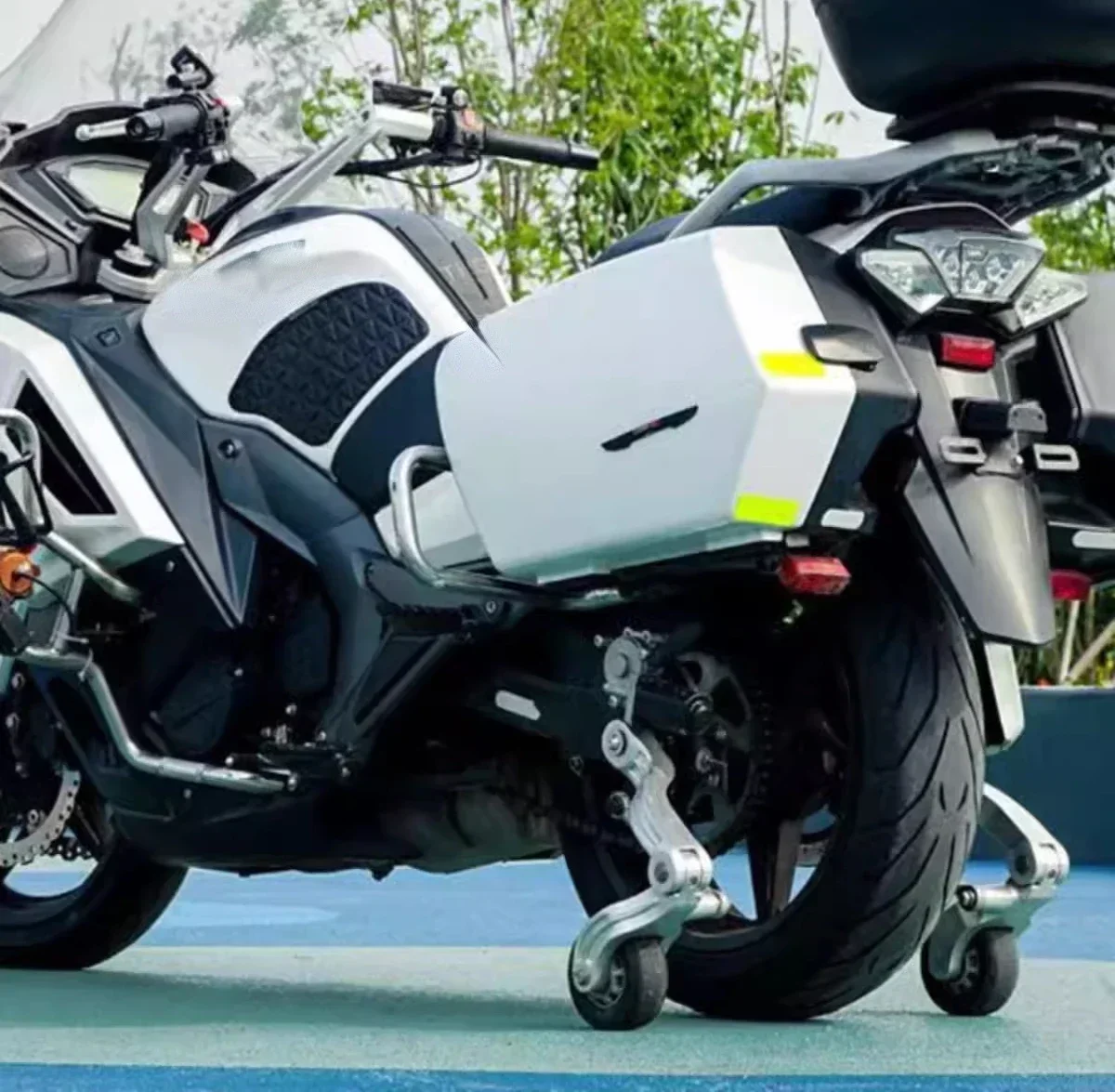 Customized-motorcycle-lifting-auxiliary-wheel-electric-safety-anti-skid ...