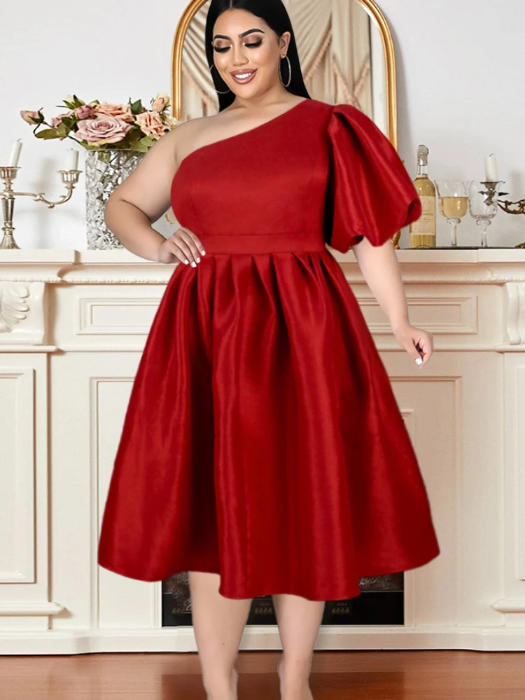 สวมใส่ชุดผู้หญิงไม่สม่ำเสมอหนึ่งไหล่สีแดง Midi Robe แขนสั้น Fit และ ...