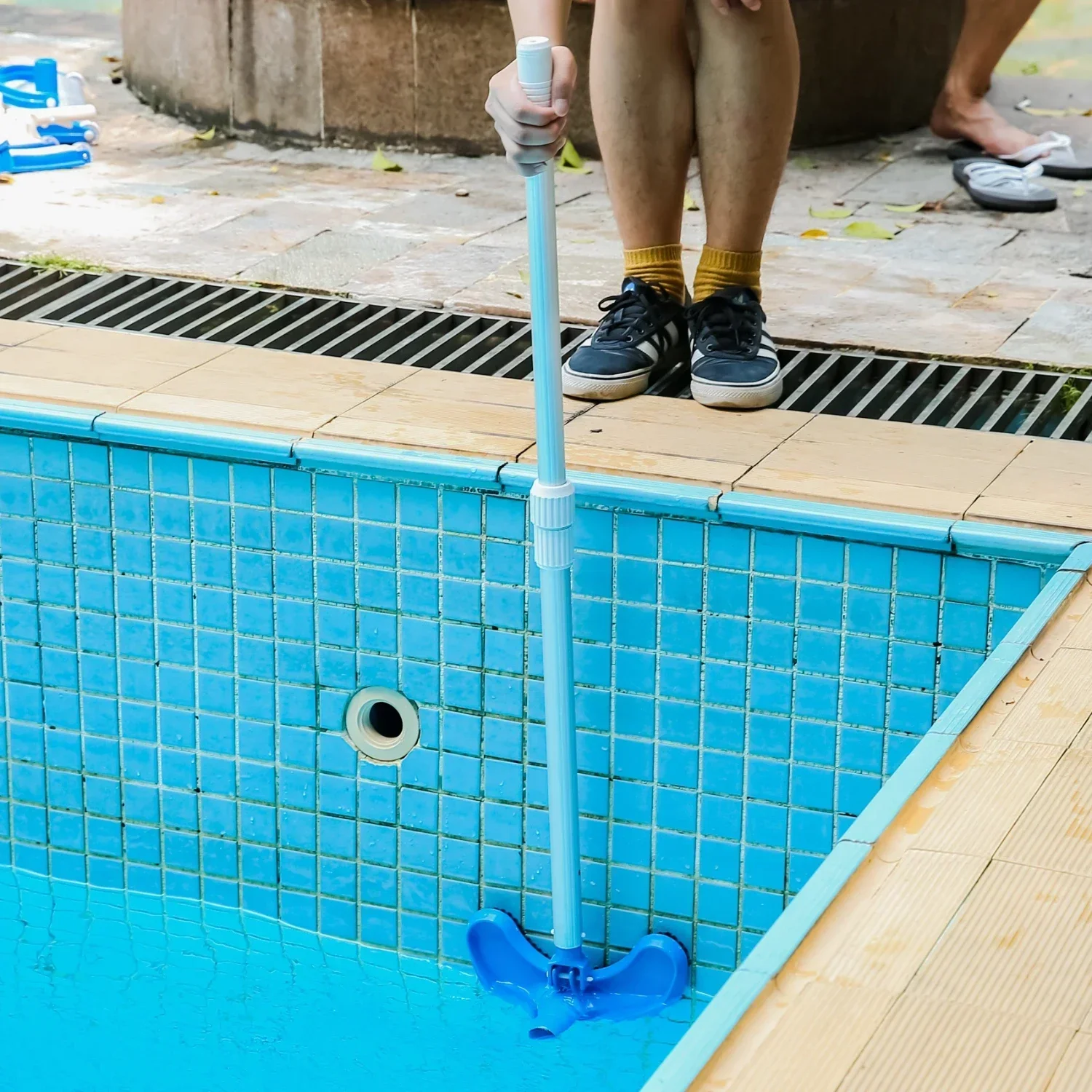 Swimming-Pool-Suction-Machine-Underwater-Vacuum-Cleaner-Landscape-Fish ...