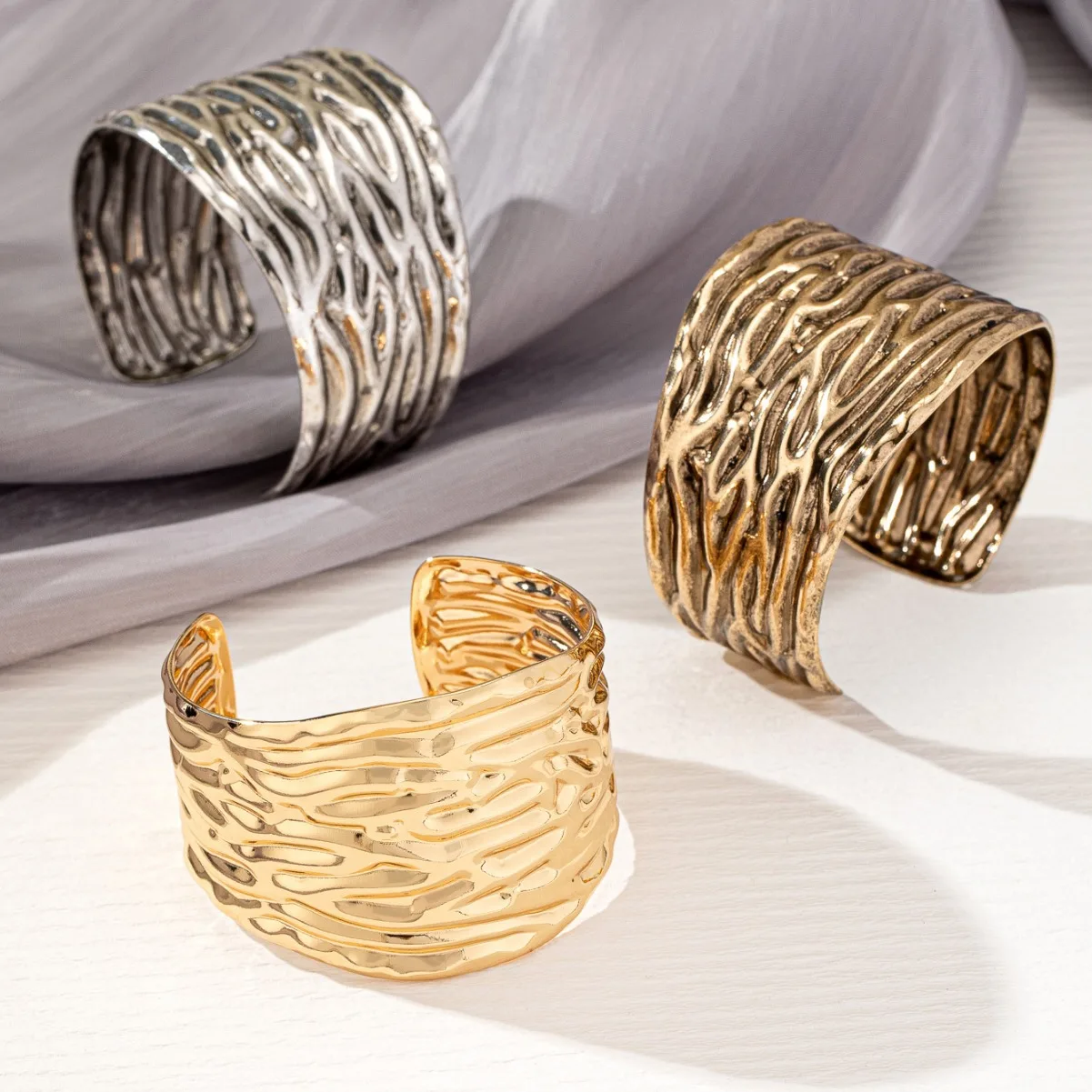 Metal-Pulseira-de-Abertura-para-Mulheres-Personalidade-Plissada-Wide ...