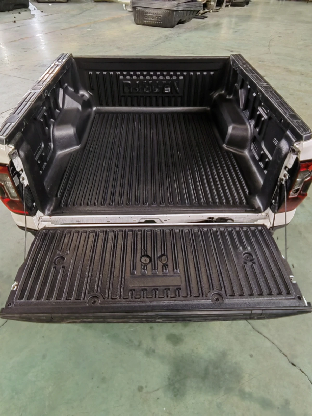 Applicable-to-Dodge-Ram-Ford-Raptor-Toyota-Tantu-Pickup-Bed-Liner ...