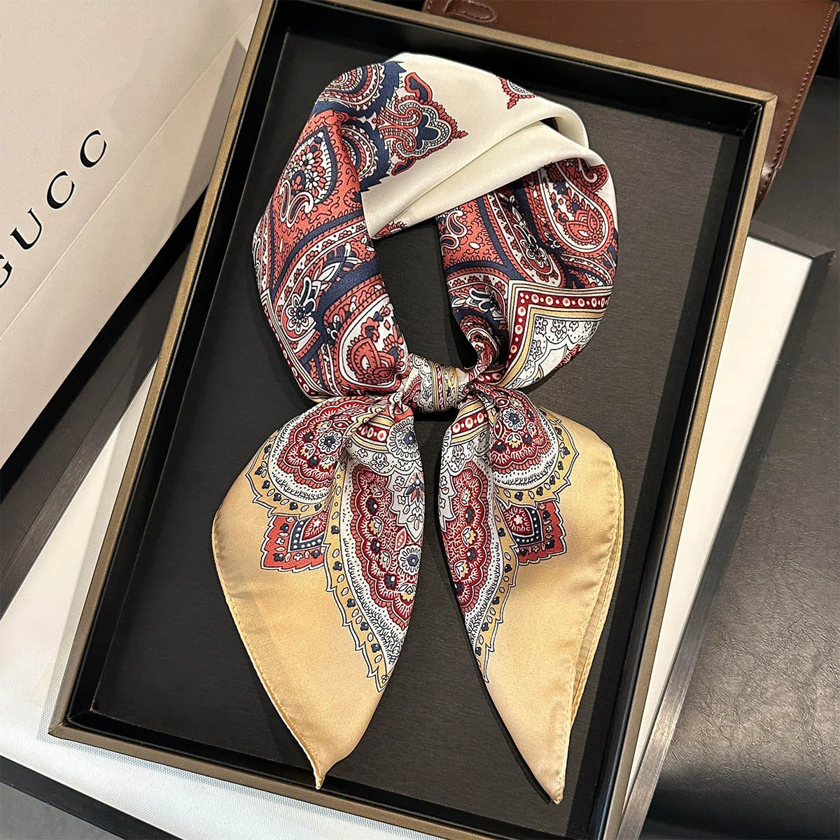 Sciarpa da donna stampata Paisley quadrata di lusso da 70 cm Sciarpe in ...