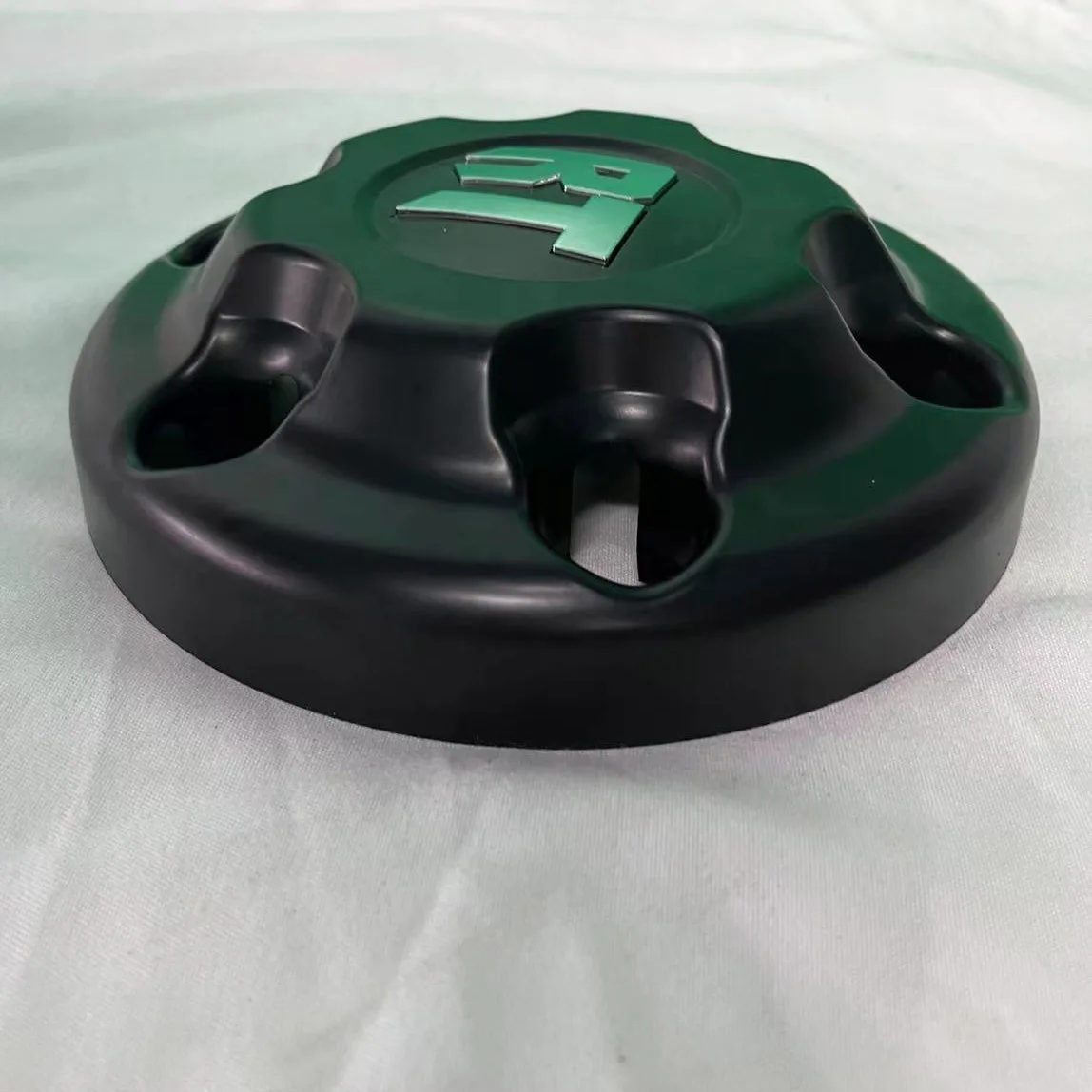 clip-on-plastic-center-cap-for-steel-wheel-center-cap.jpg