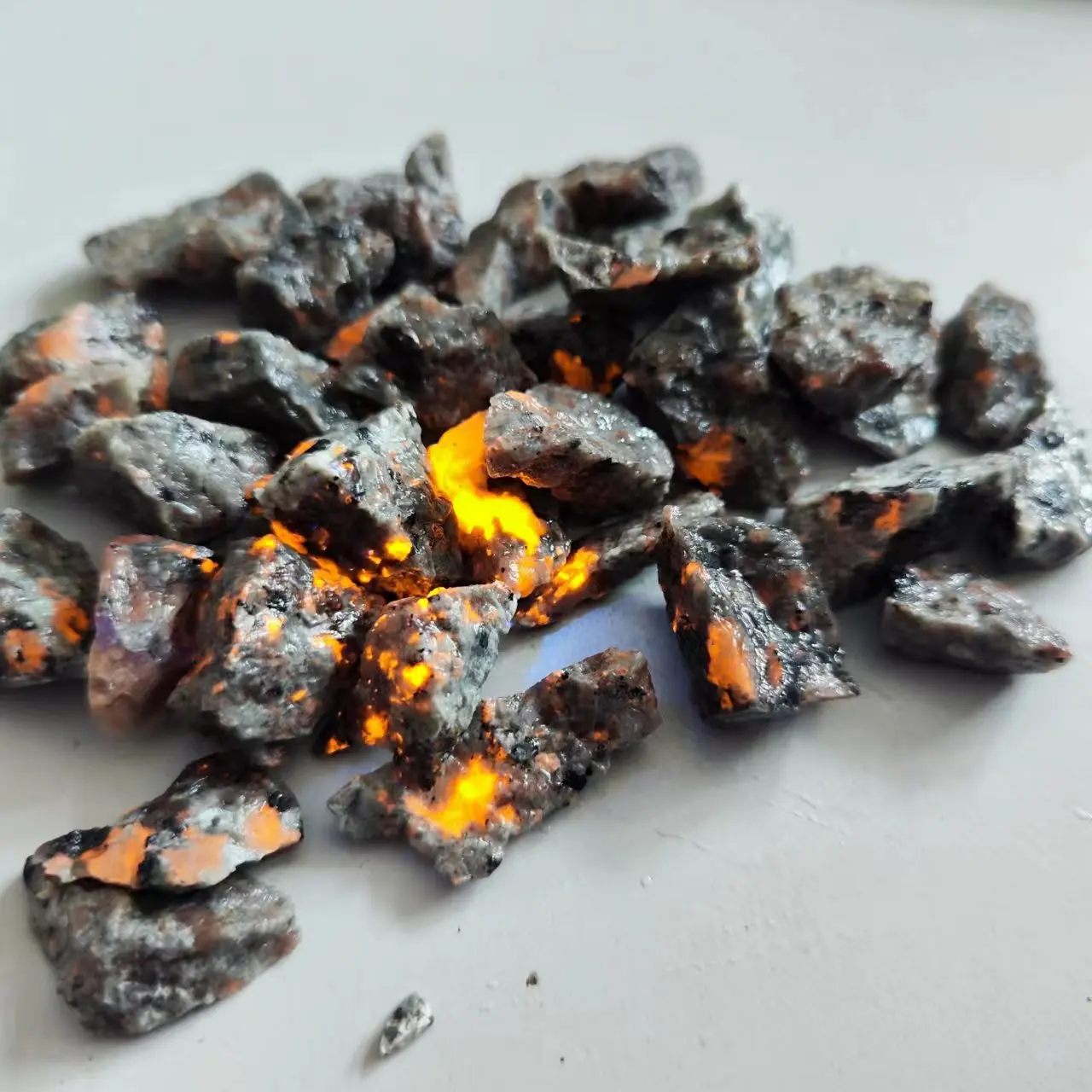 Magical Flame Color Natural Fire Stone Fluorescent Uv Glowing ...