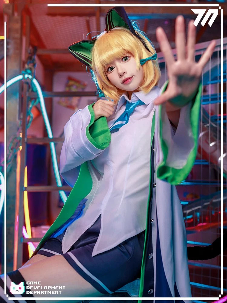 Momoi Cosplay