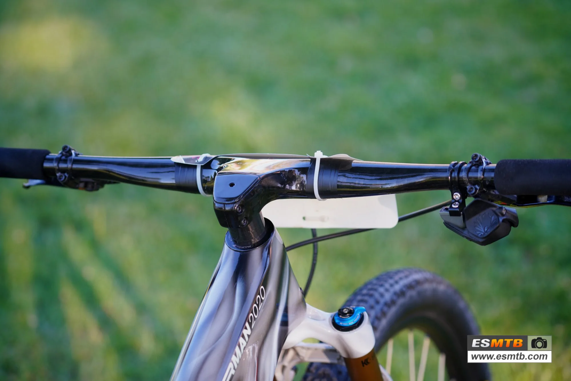 Manillares-de-bicicleta-de-monta-a-integrados-de-fibra-de-carbono ...