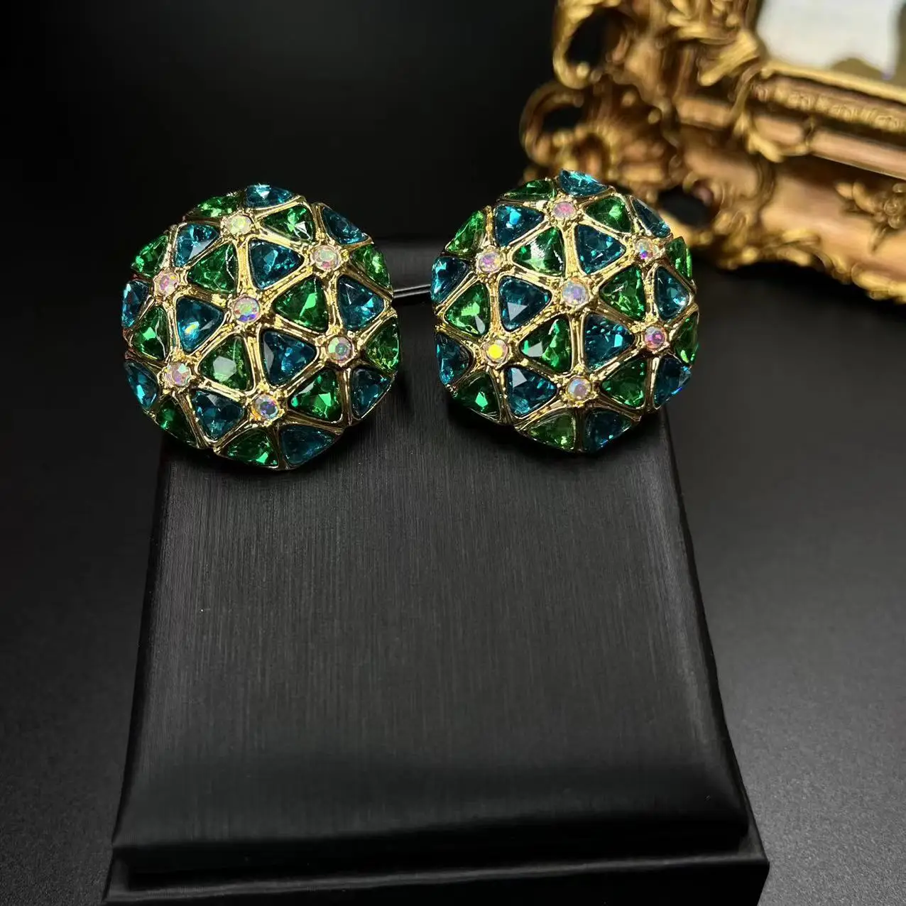 Medieval-Vintage-Palace-Retro-Style-Inlay-High-end-Design-Light-Luxury ...