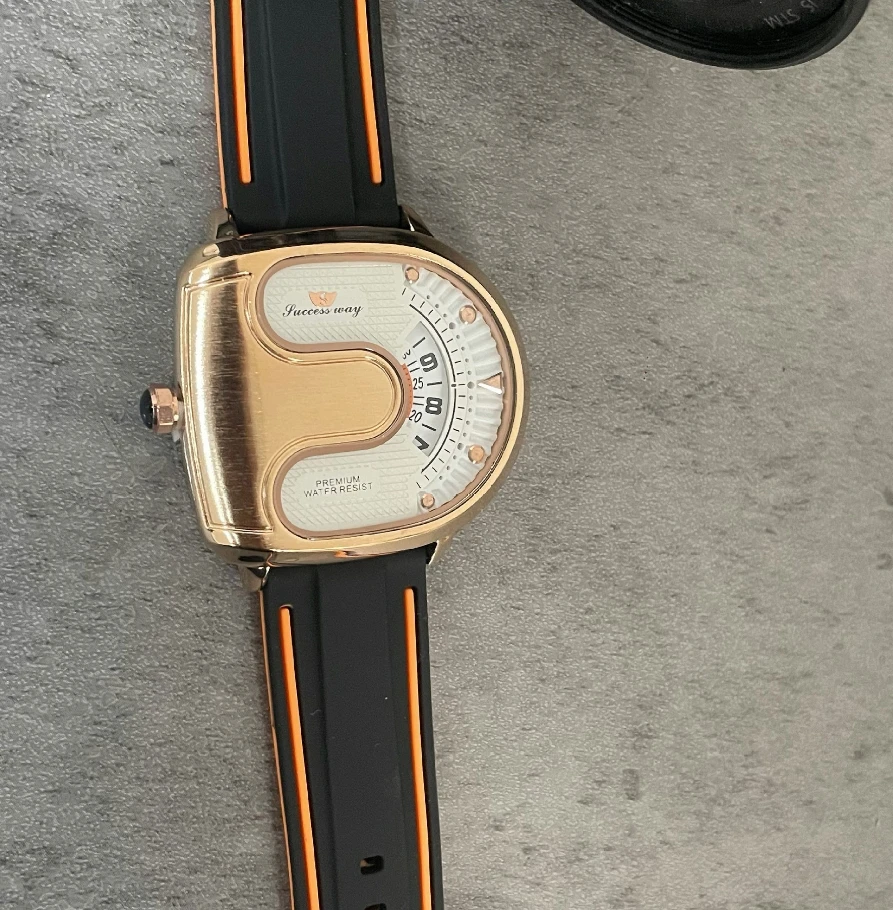 Rel-gio-respir-vel-com-mostrador-curvo-semi-circular-masculino-pulseira ...