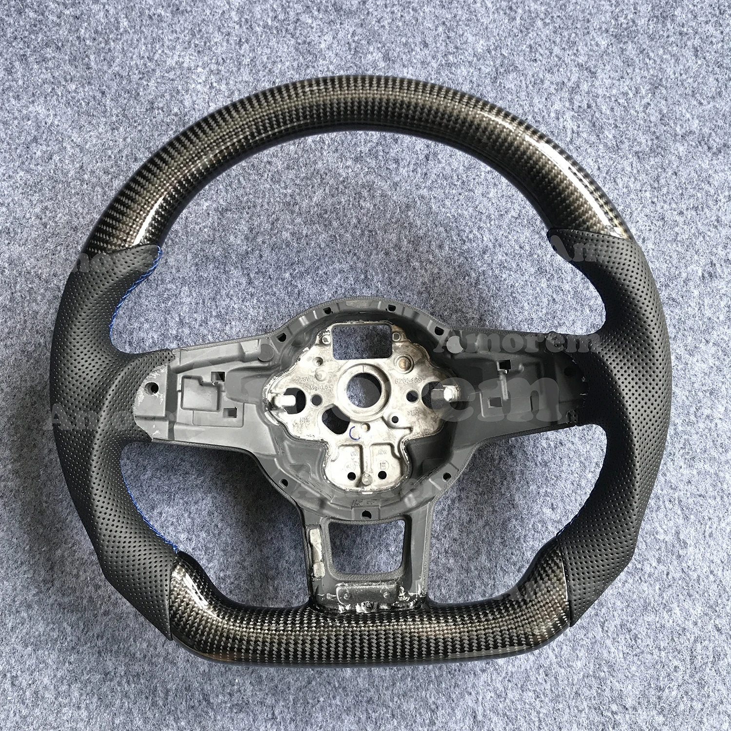 Customised-Carbon-Fiber-Steering-Wheel-For-Volkswagen-VW-Golf-R-GTI-MK7 ...