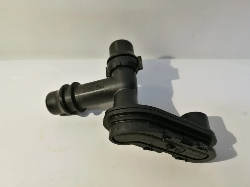 17111707817-Expansion-Tank-to-Transmission-Oil-Cooler-to-Mounting-Plate ...