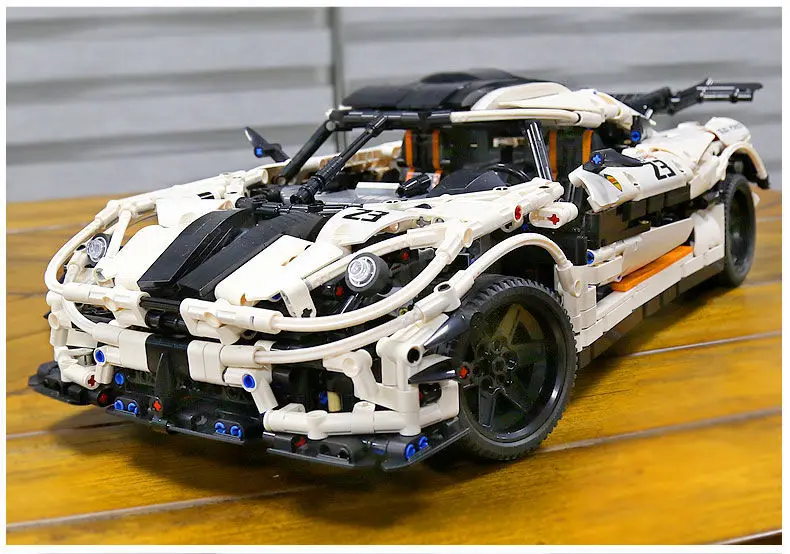 Koenigsegg Door Hinge