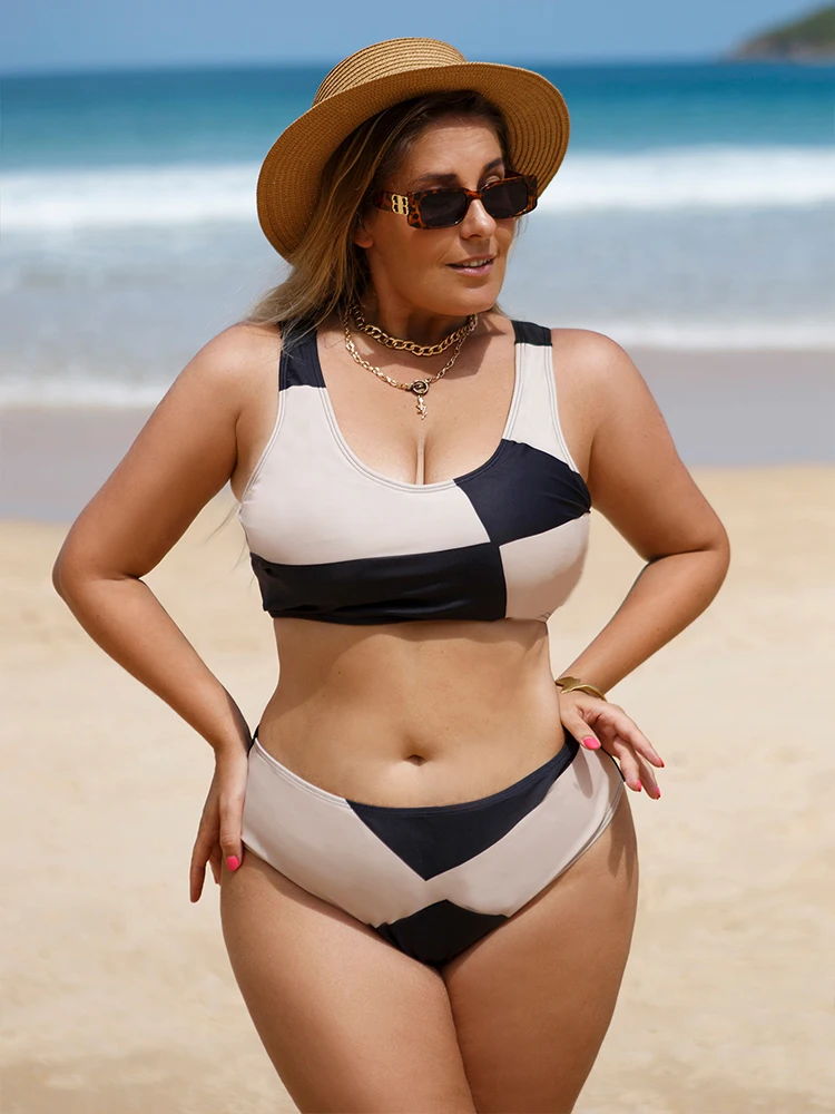 Curvy Girls In Bikinis