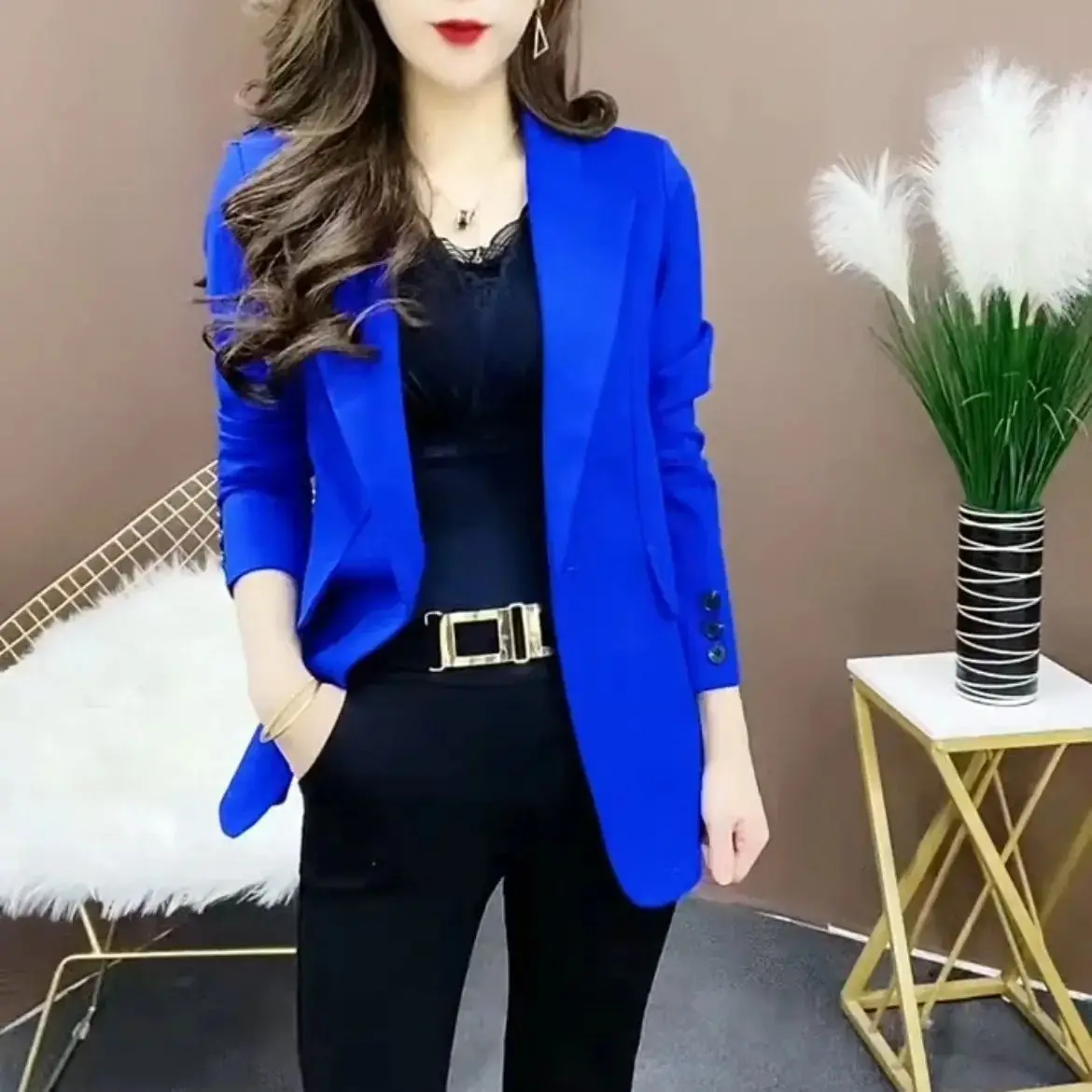 Todo lo que debes saber sobre el saco azul rey combinación