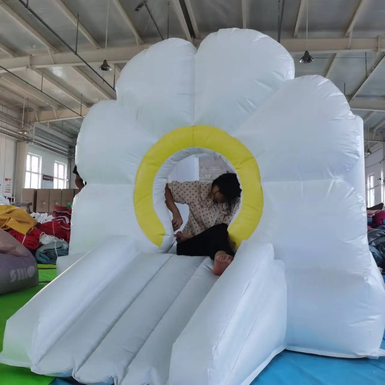 Commercial PVC Flower Shape White Mini Bounce House Kids Bouncing ...
