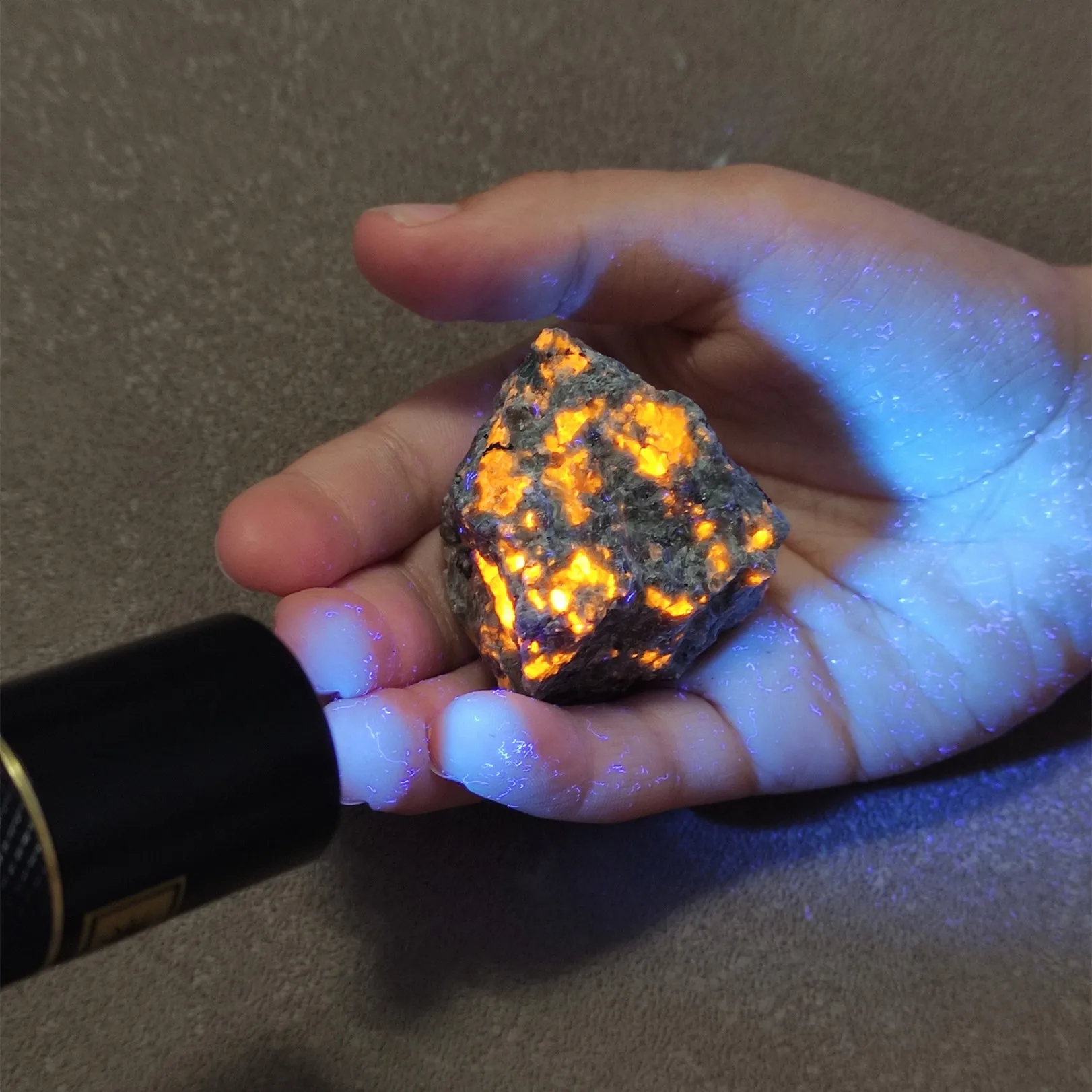 ultraviolet-light-irradiation-Natural-Yooperlites-Flame-Stone ...