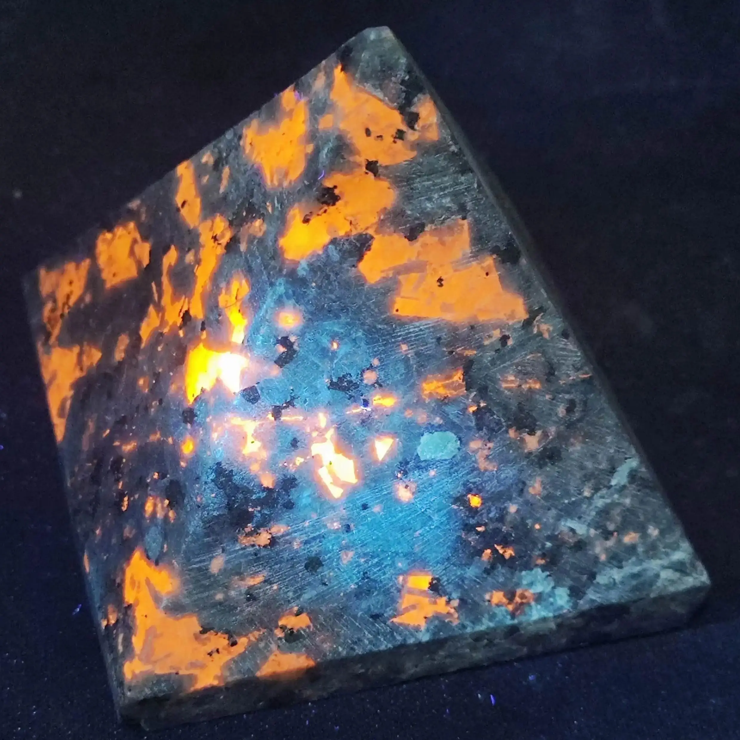 Natural-Flame-Stone-Crystal-Quartz-Mineral-Pyramid-Healing-Crystal ...