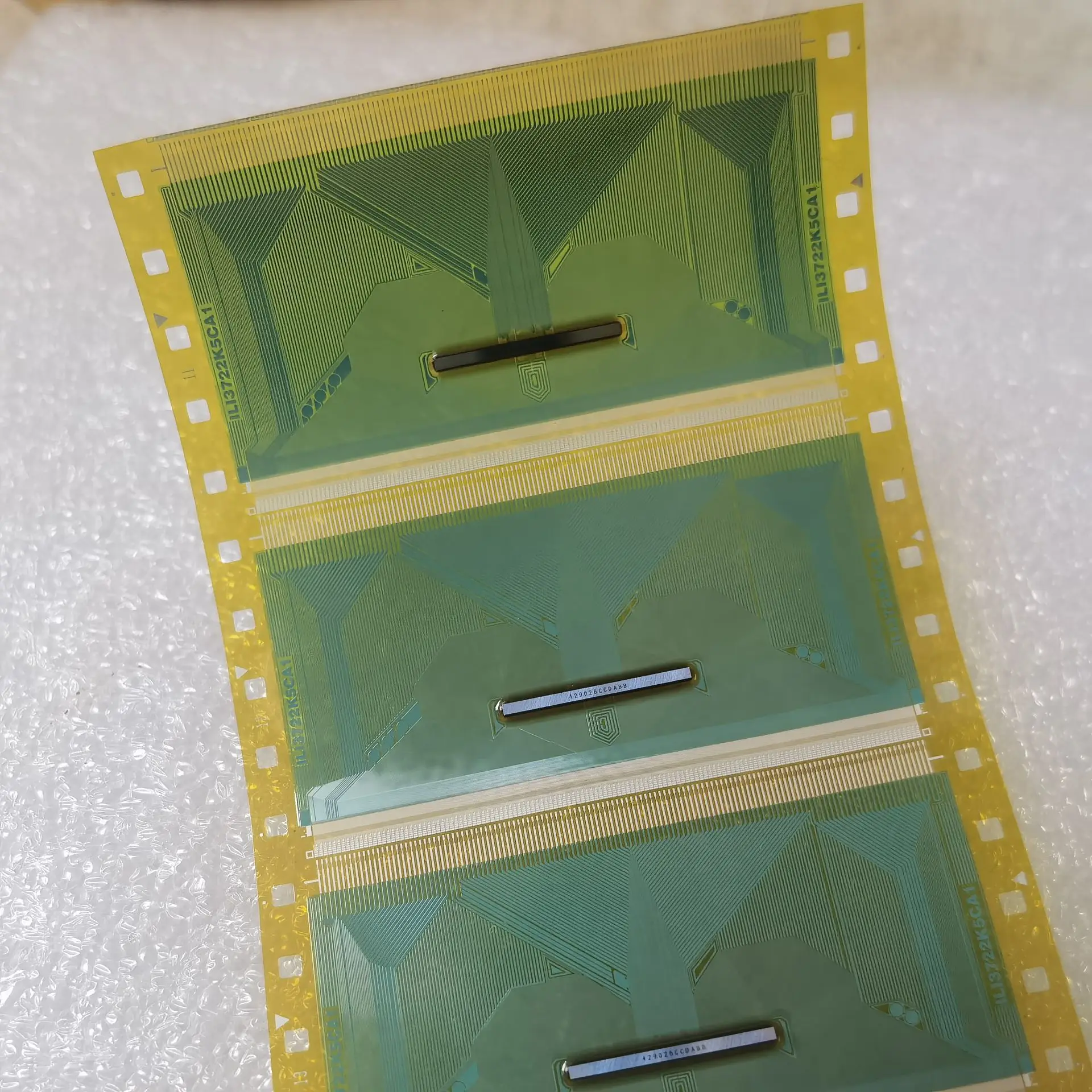 NT39980H-C5256A-ILI3722K5CA1-Compatible-New-TAB-COF-LCD-TV-Screen ...