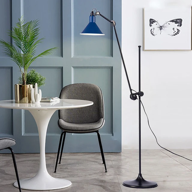 A Padló Lámpa Felfelé És Lefelé Állítható, Összecsukható Forgó Asztal ...