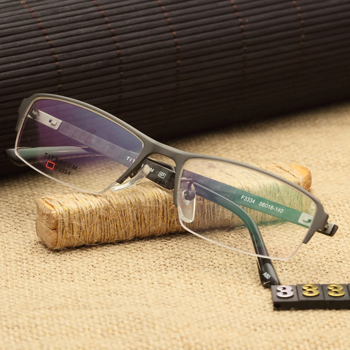 Luxury-Men-And-Women-Eyglasses-Frame.jpg