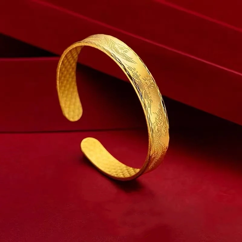 A-Vintage-Fashionable-And-Elegant-Gold-Bracelet-For-Women-Combining ...