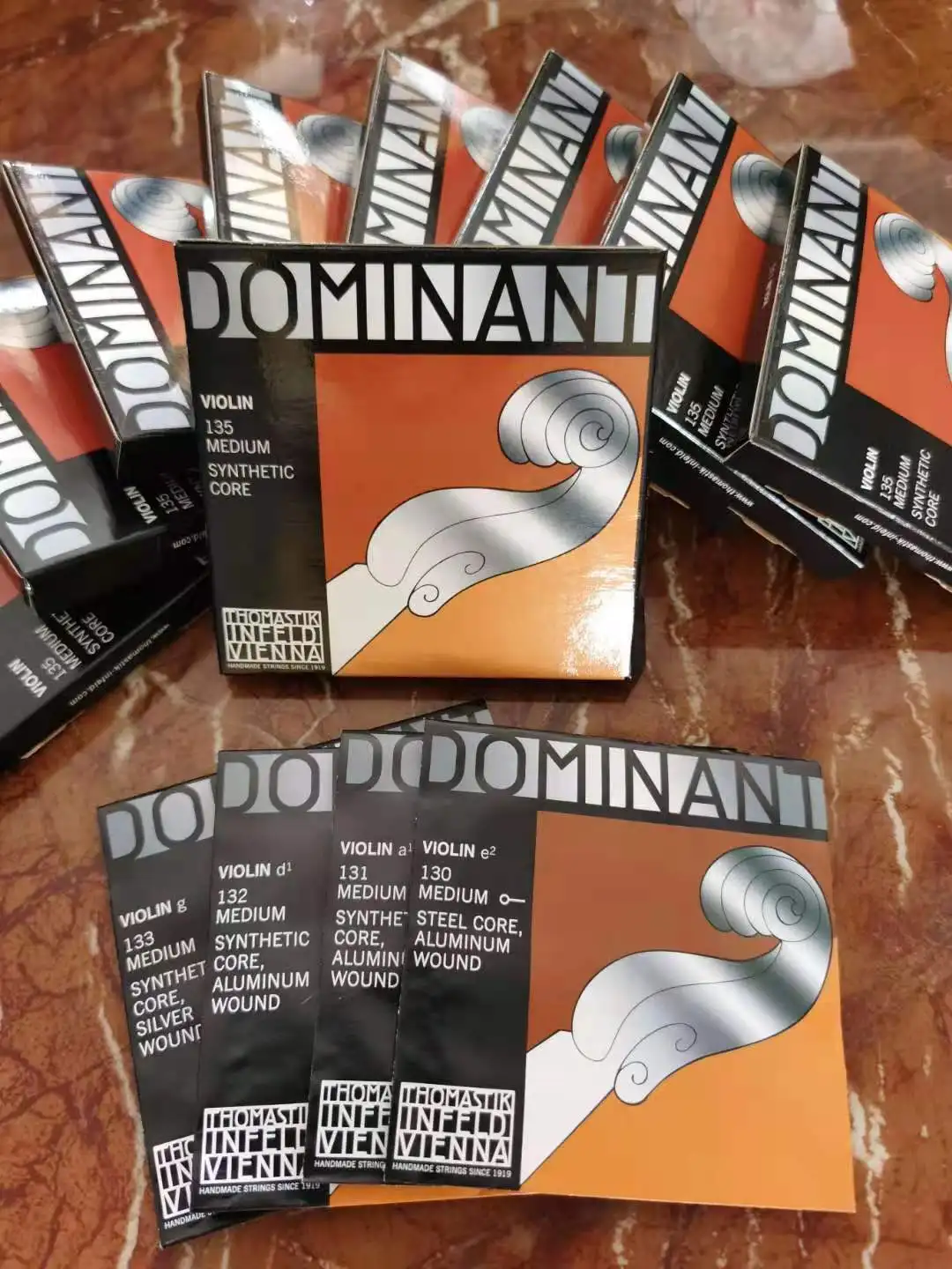 Thomastik-Dominant-10sets-135B-and-10sets-135-Medium-Violin-Strings-4-4 ...