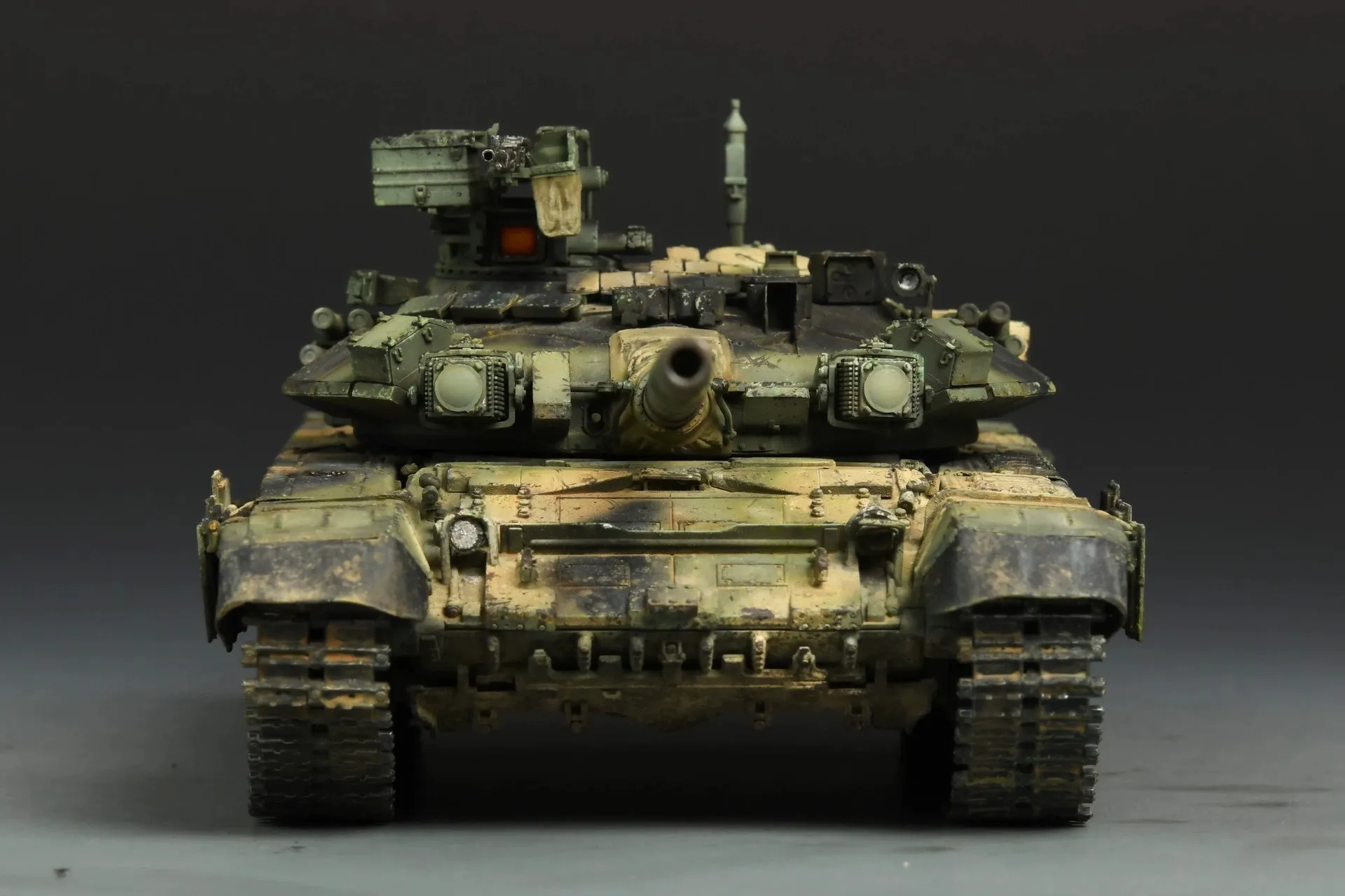 1-35-Russian-T90-main-battle-tank-OEM-model-finish.jpg