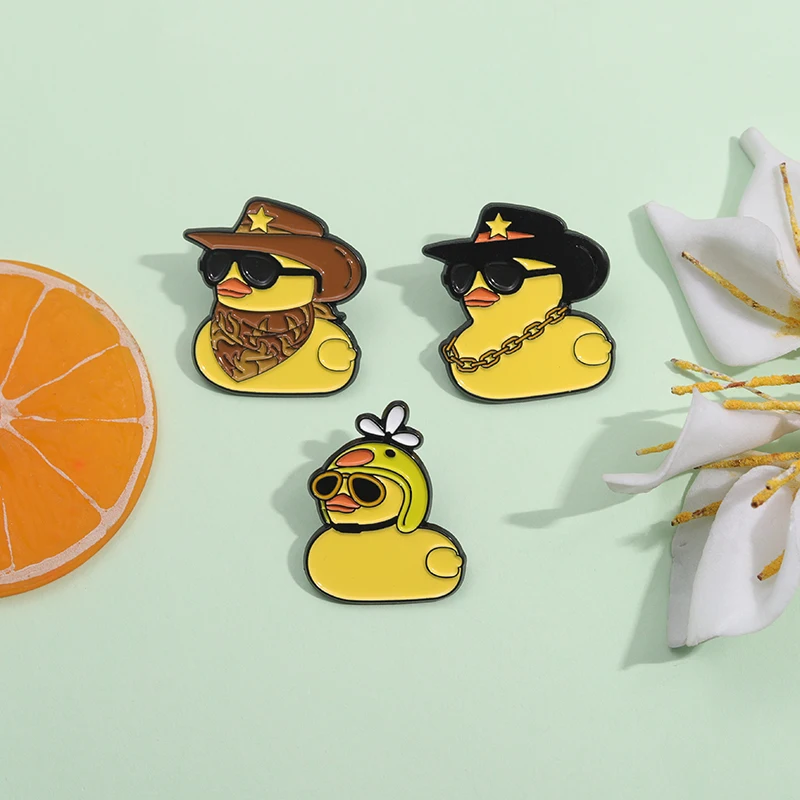 Insignia-de-Metal-con-forma-de-Patito-con-gafas-de-sol-broche-de-pato ...