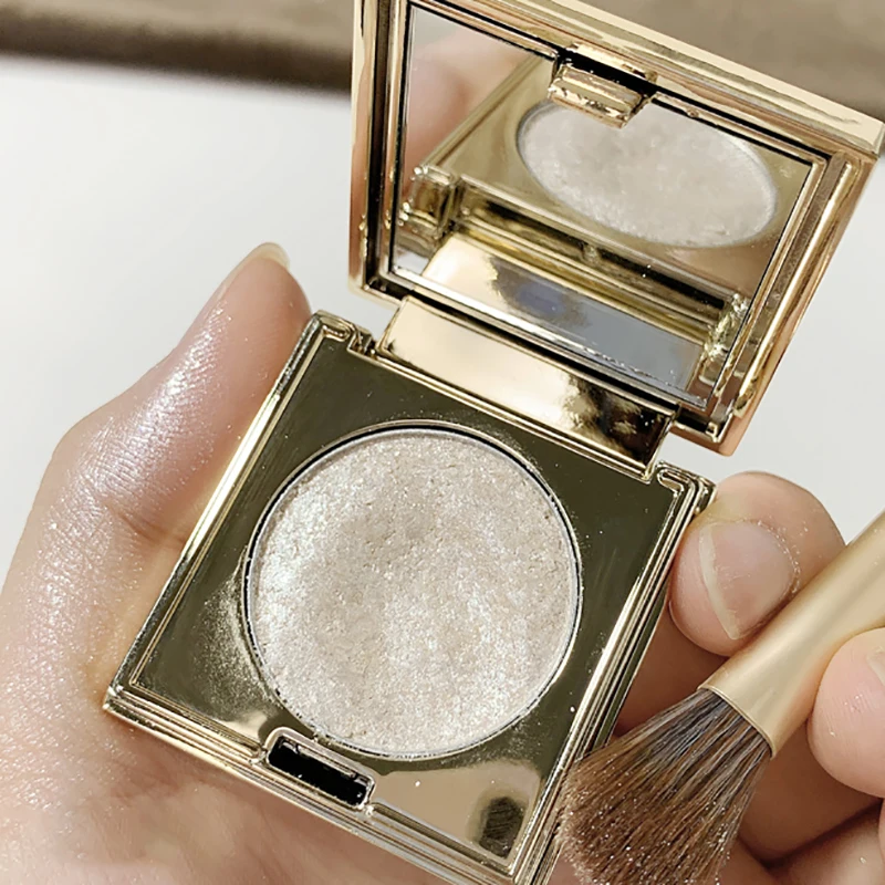 Gold Highlight Makeup