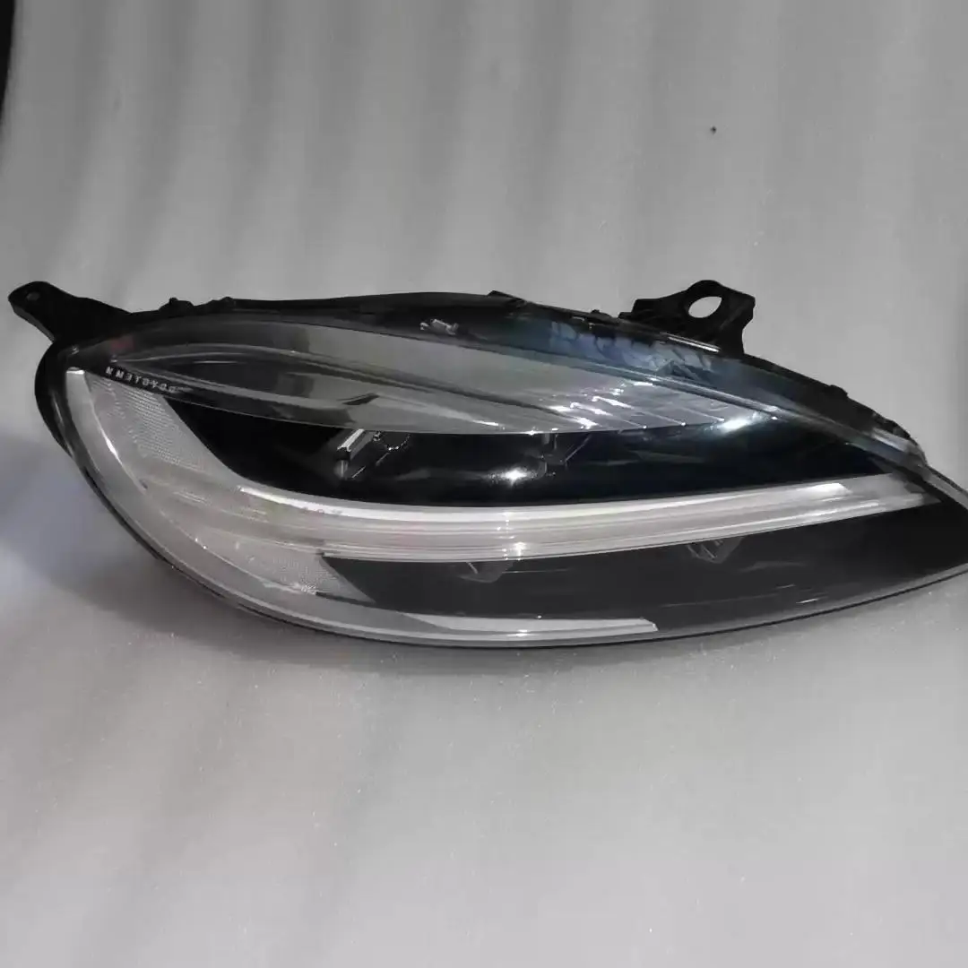 Faro-de-coche-medio-montaje-para-Volvo-v40-l-mpara-de-cabeza-LED-luz-de-circulaci.jpg