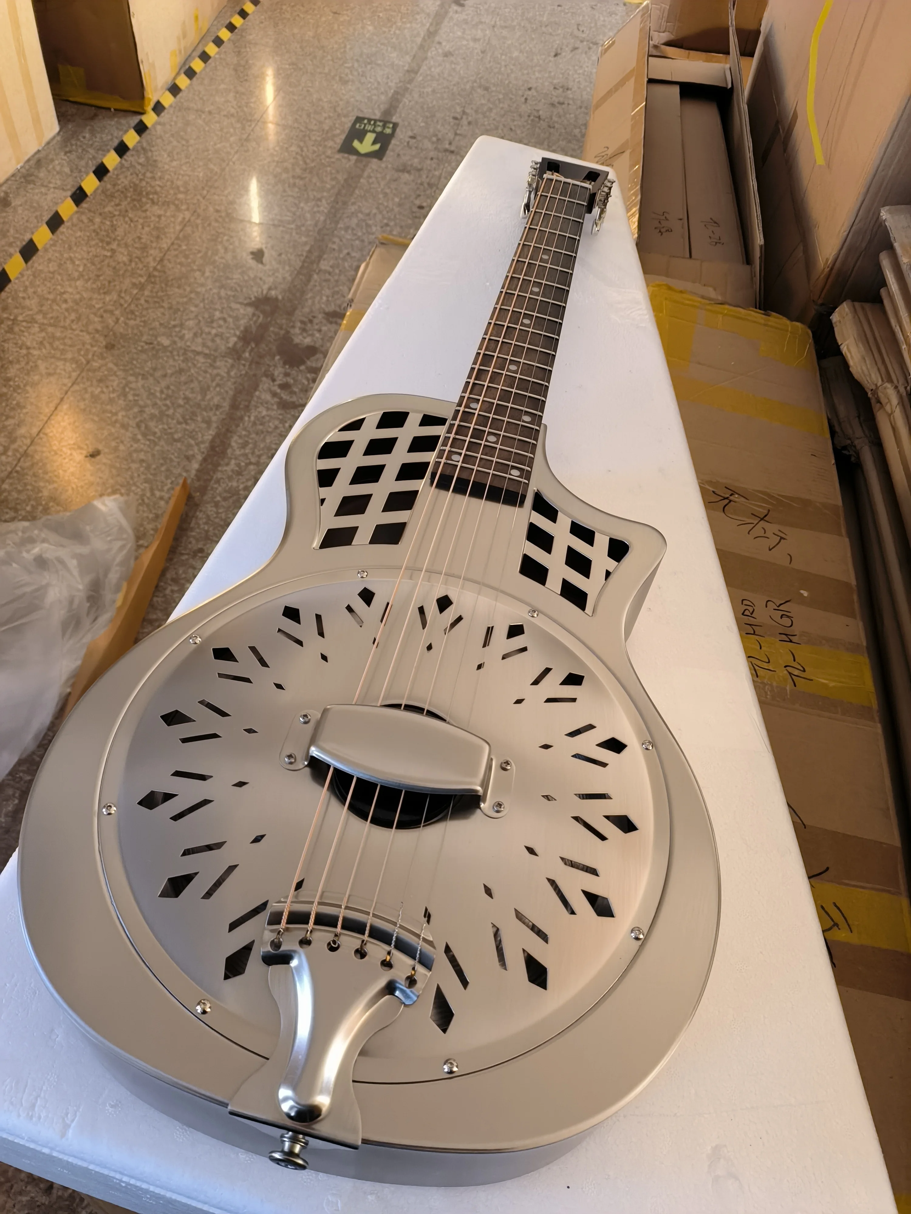 Jonathan-17-Series-Resonator-Guitar-Resophonic-Guitars-Metal-Body ...