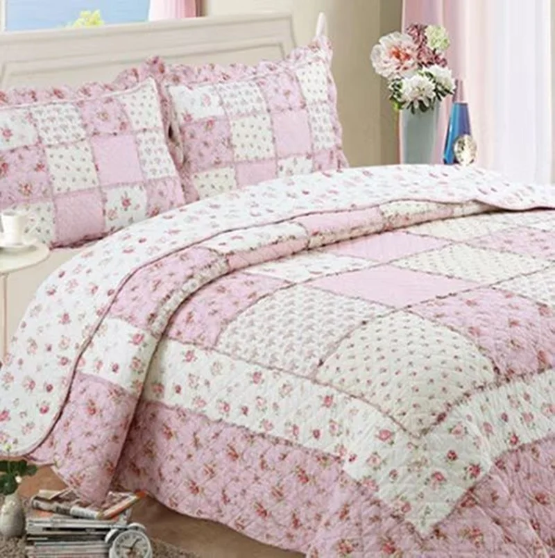 Floral-Print-Cotton-Quilt-Bedspread-on-the-Bed-Applique-Duvet-Quilted ...