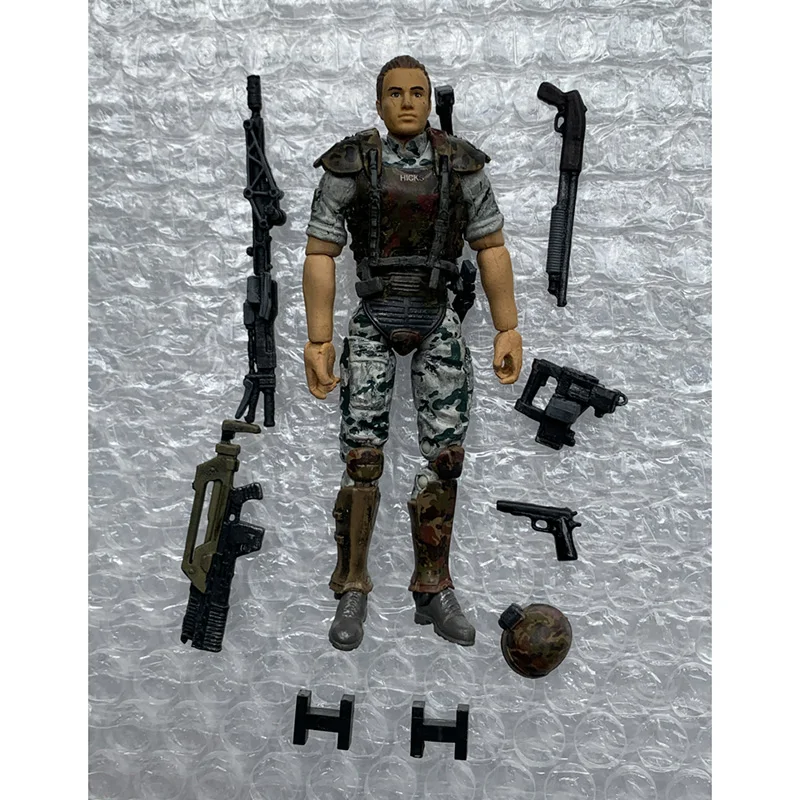 1-18-Scale-Soldier-Helmet-Gun-Scene-Prop-Model-3-75-Inch-Movable-Doll ...