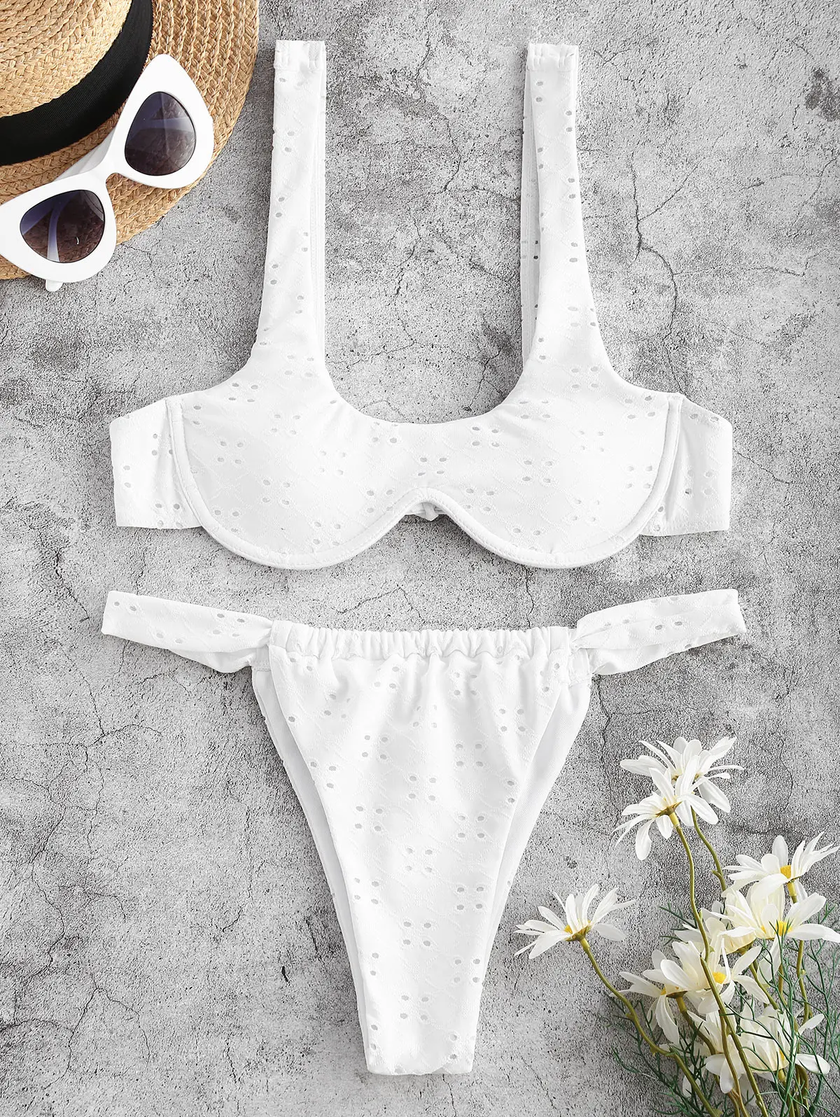 Ericka-Renee-X-ZAFUL-Mono-Wire-Padded-Broderie-Anglaise-Bikini-Set.jpg