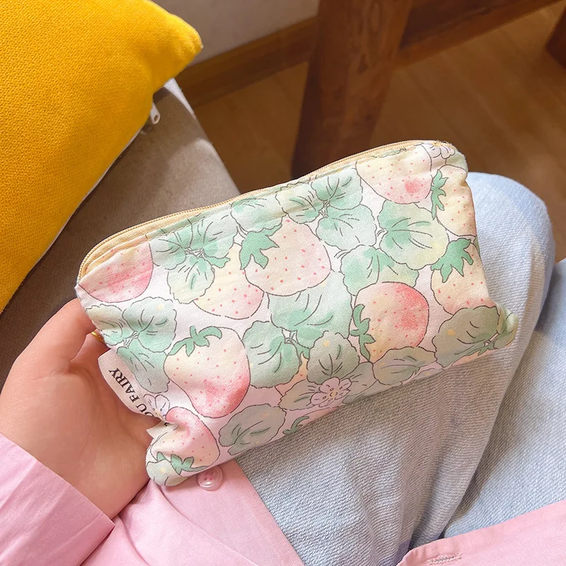 Cute-Strawberry-Cosmetic-Bag-Small-Makeup-Pouch-Zipper-Make-Up ...