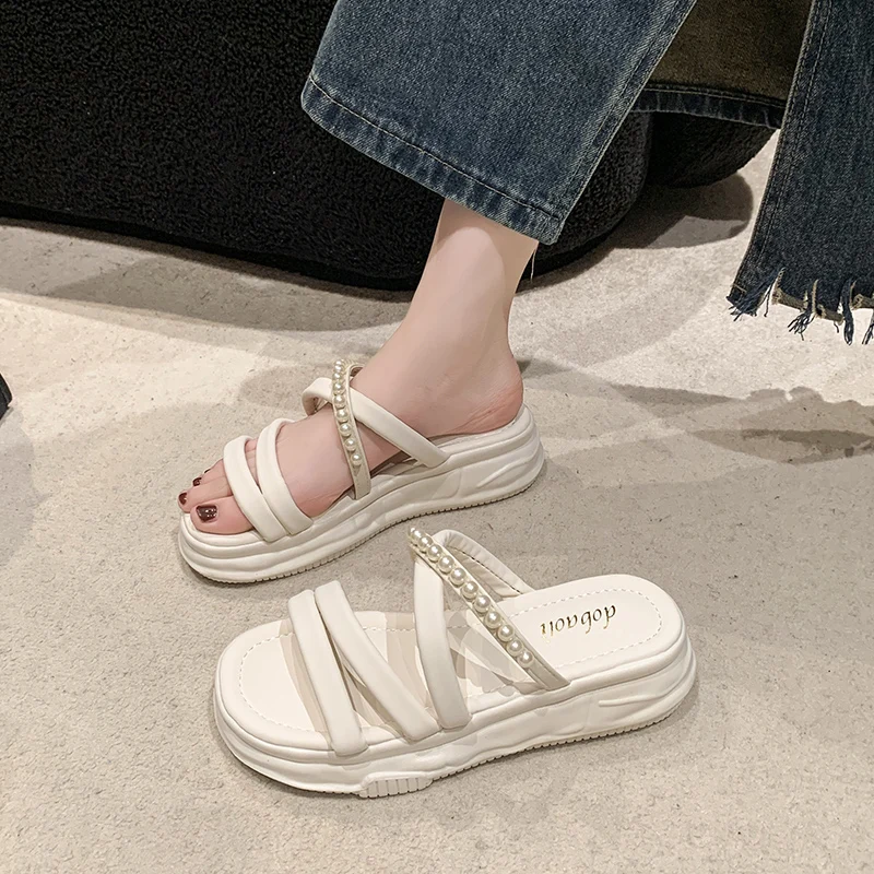 Women-wear-stylish-platform-platform-beach-shoes-with-skirt-heeled ...