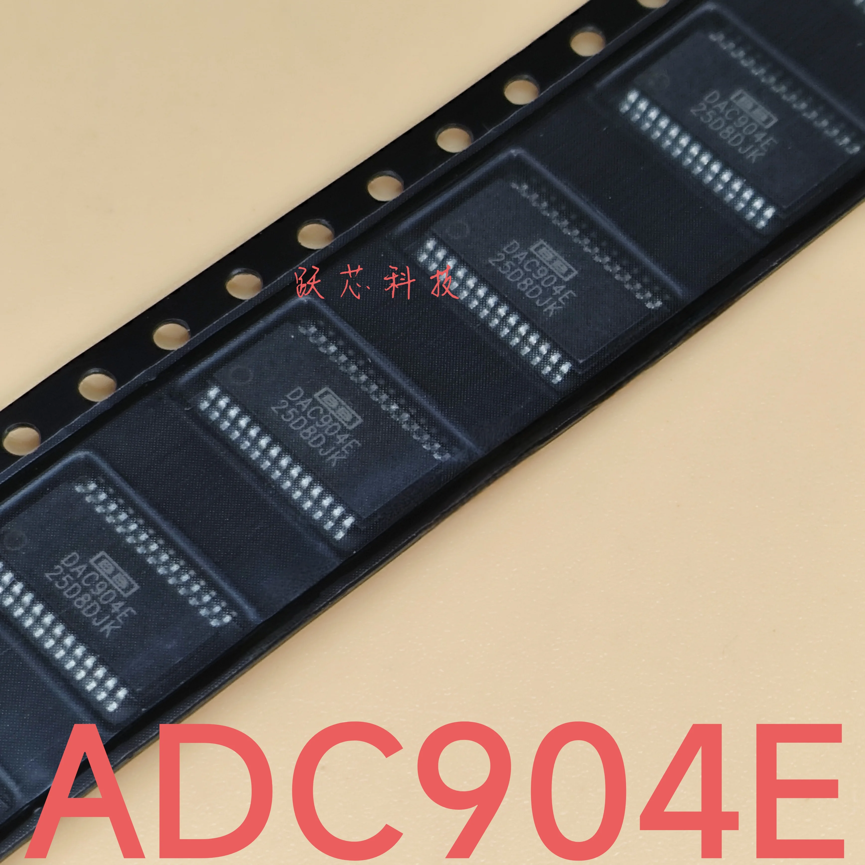 DAC904-DAC904E-packaged-TSSOP28-chip-DAC904E-digital-to-analog-converter-chip.jpg