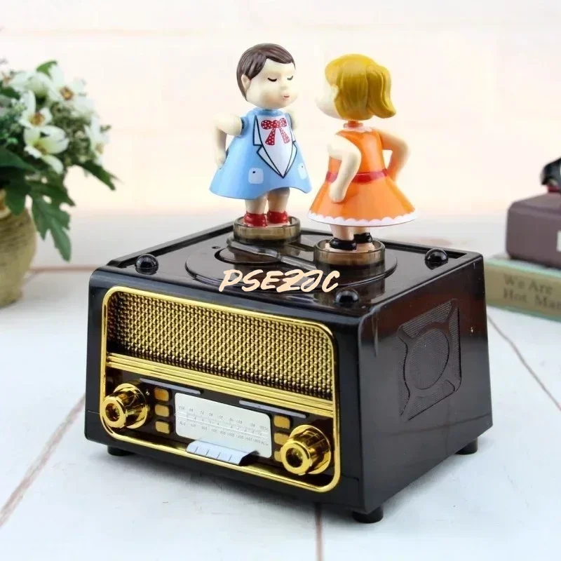 Kissing-Couples-Music-Box-Nostalgia-Radio-Player-Gift-Decoration-Music ...