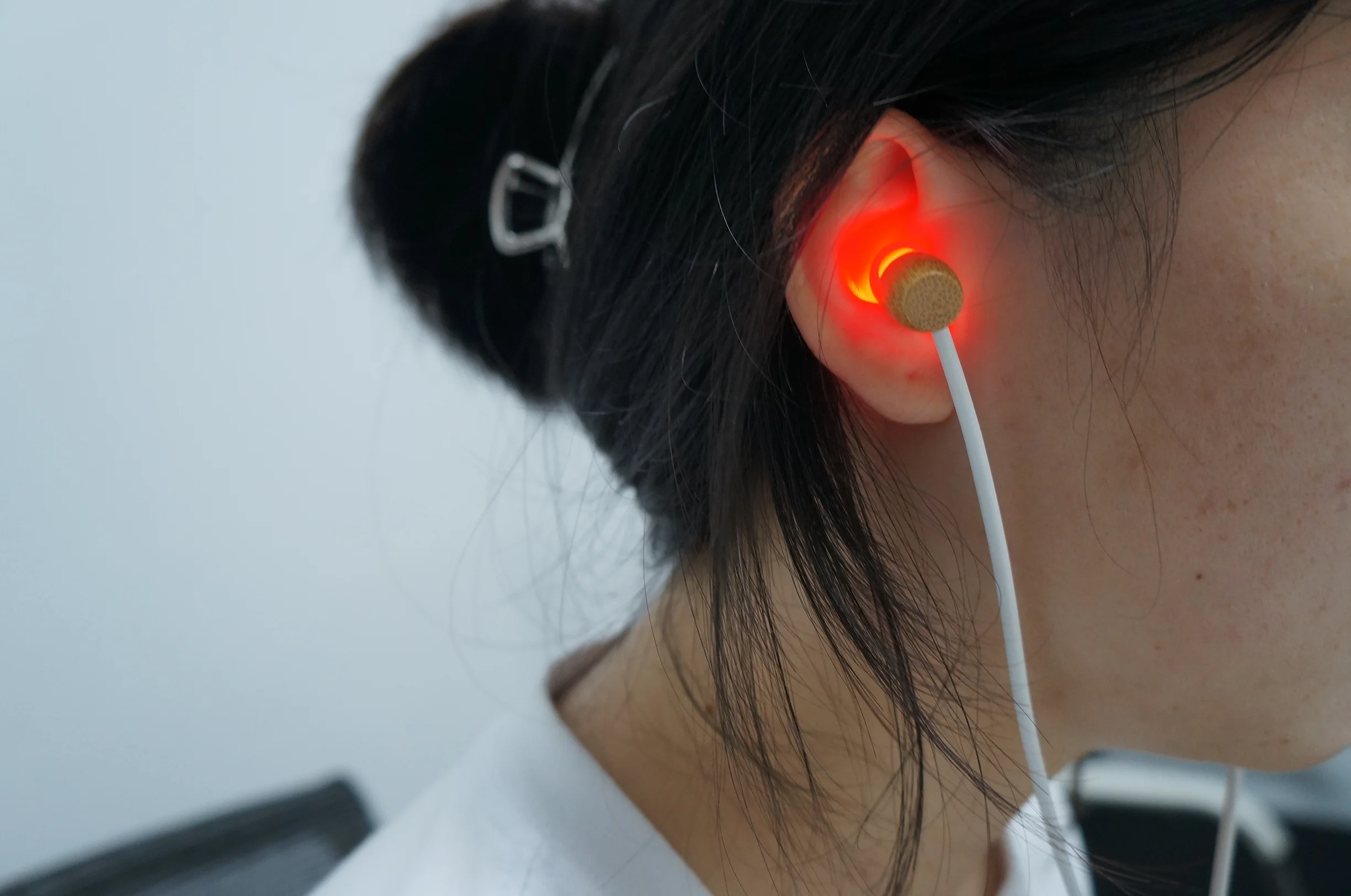 Low-Lever-Laser-Ear-Device-Tympanitis-Tinnitus-Earing-Ringing-Sudden ...