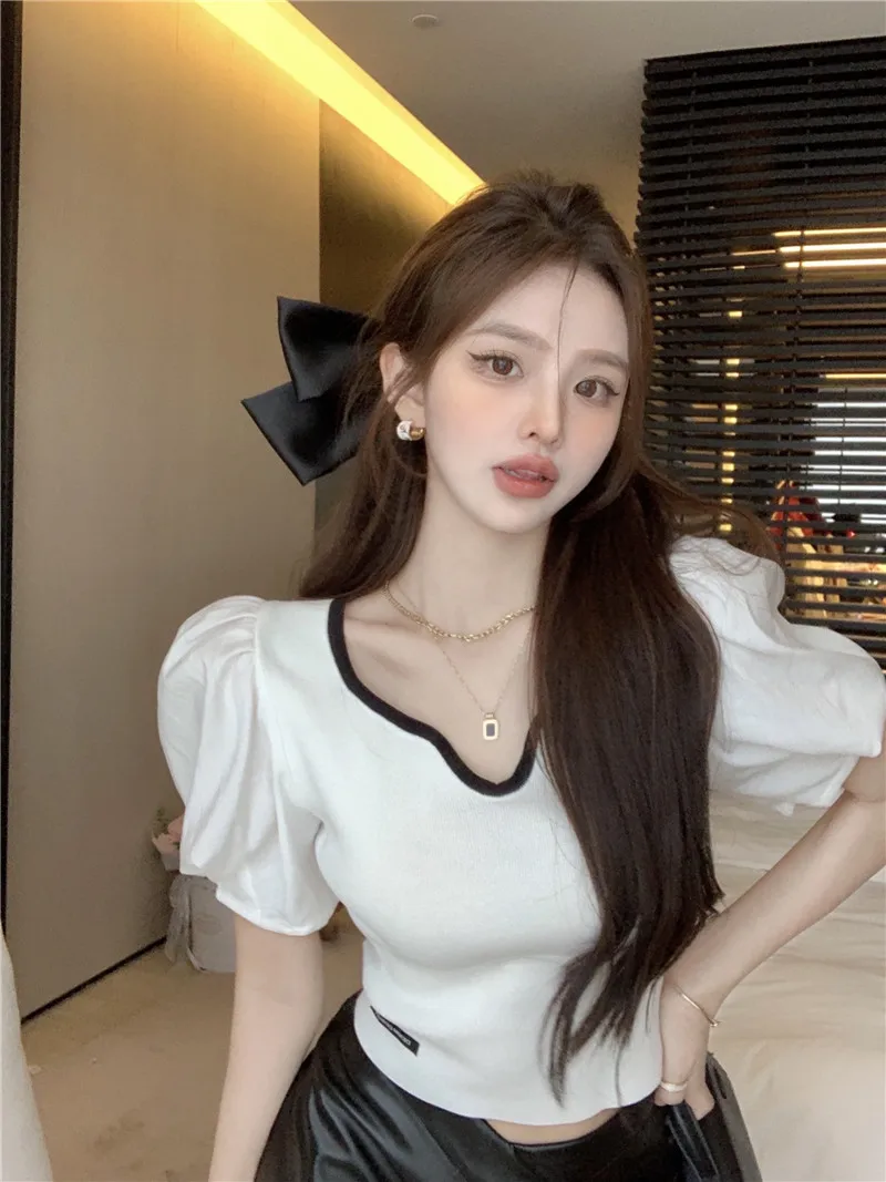 V 넥 콘트라스트 컬러 니트 반팔 티셔츠 여성 여름 최신 프랑스 스타일 사교계 명사 기질 패치 워크 쇼트 퍼프 슬리브 상의
