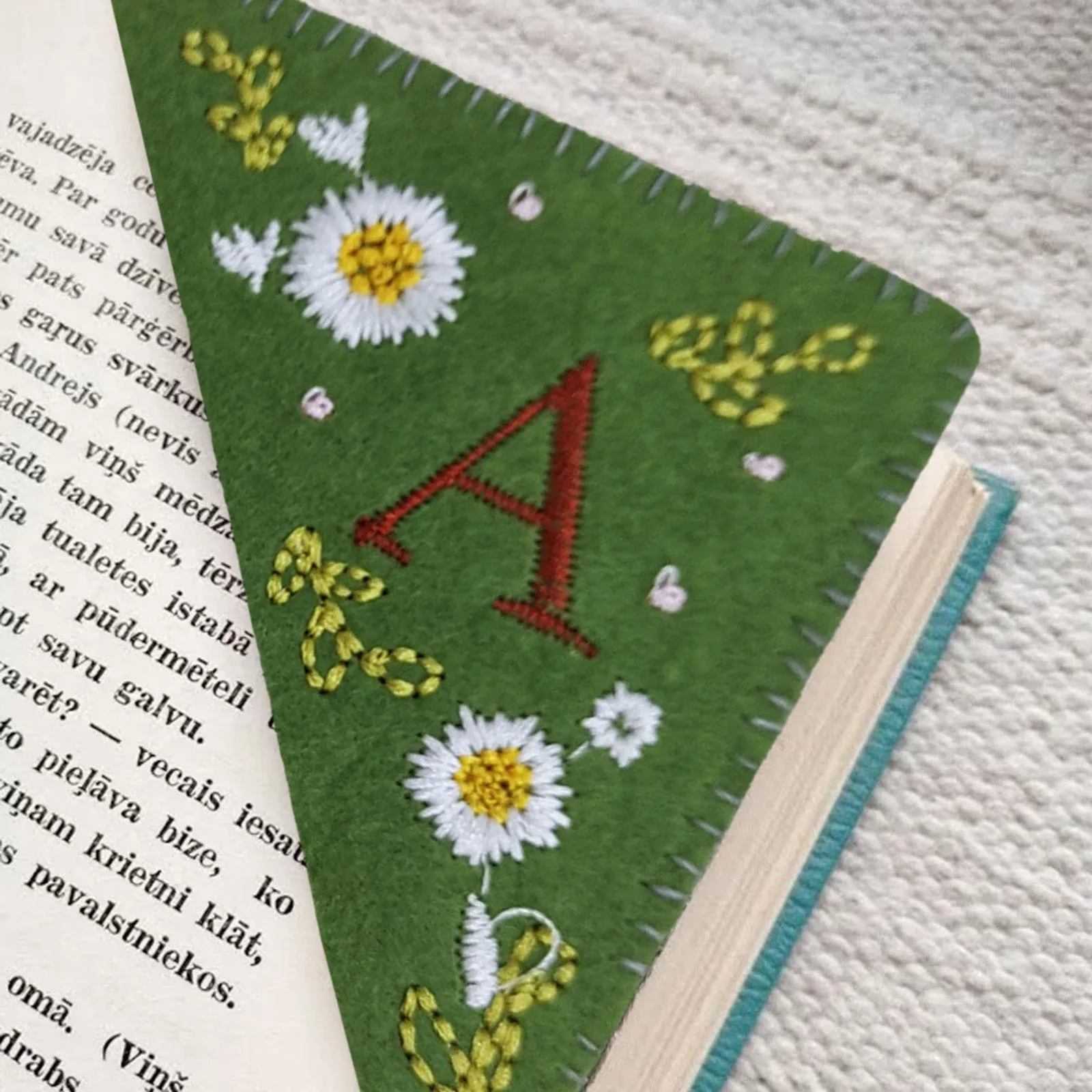 🔖 26 Letters Elegant Personalized Hand Embroidered Corner Bookmark Four ...