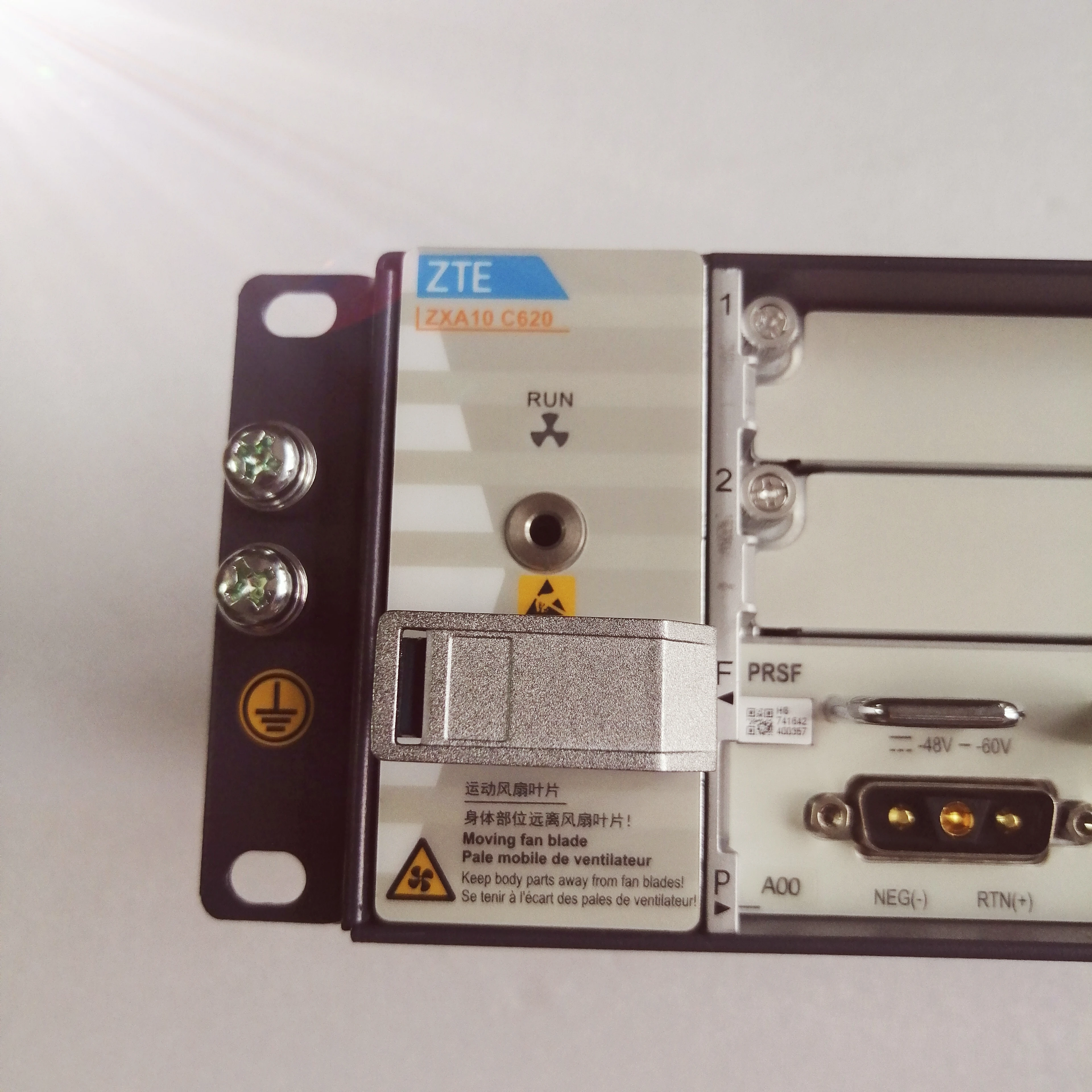 ZTE de 19 pulgadas de alto compacto OLT ZXA10 C620 con 2 * PRSF 2 ...